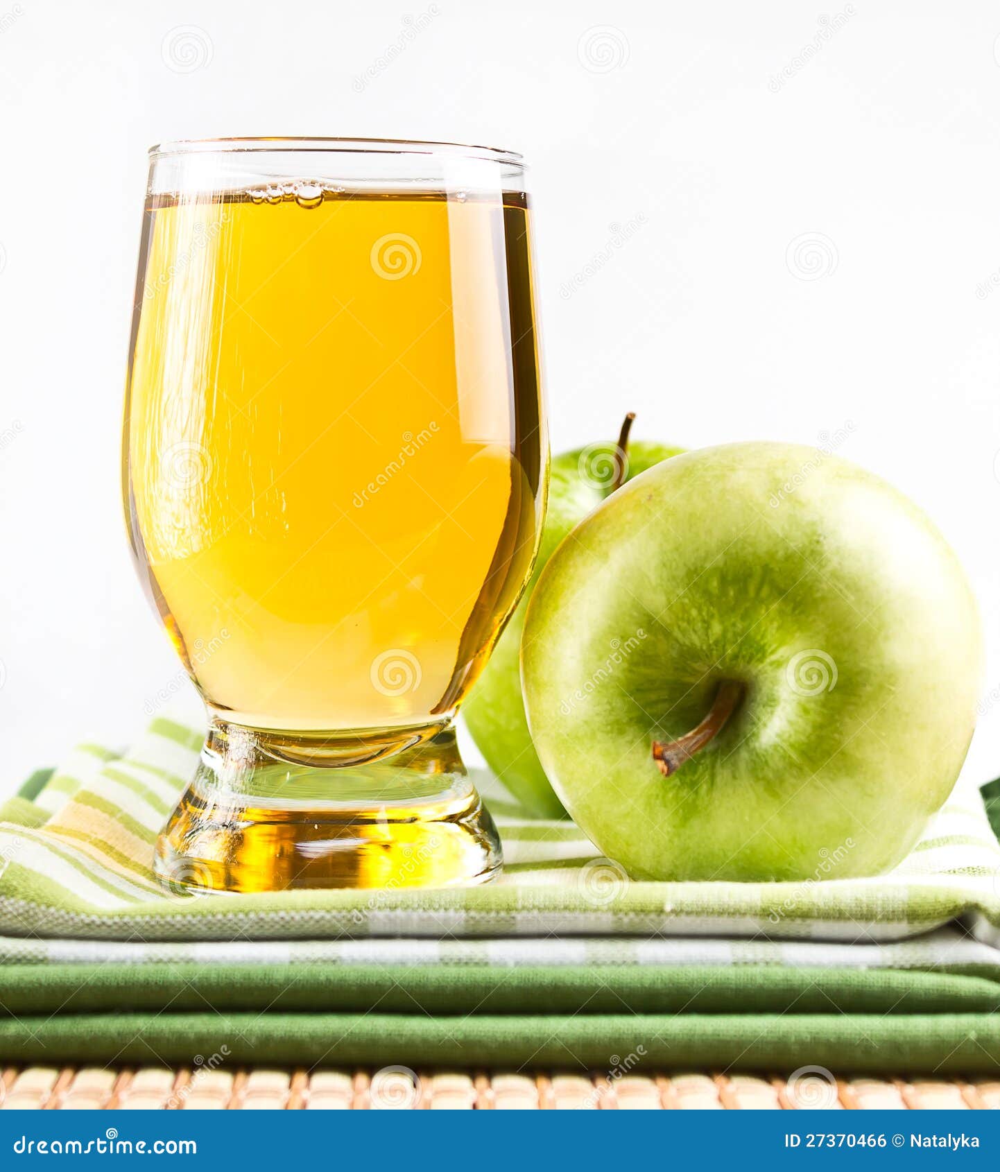 Glace De Jus De Pomme Et De Pomme Verte Photo stock - Image du boisson ...
