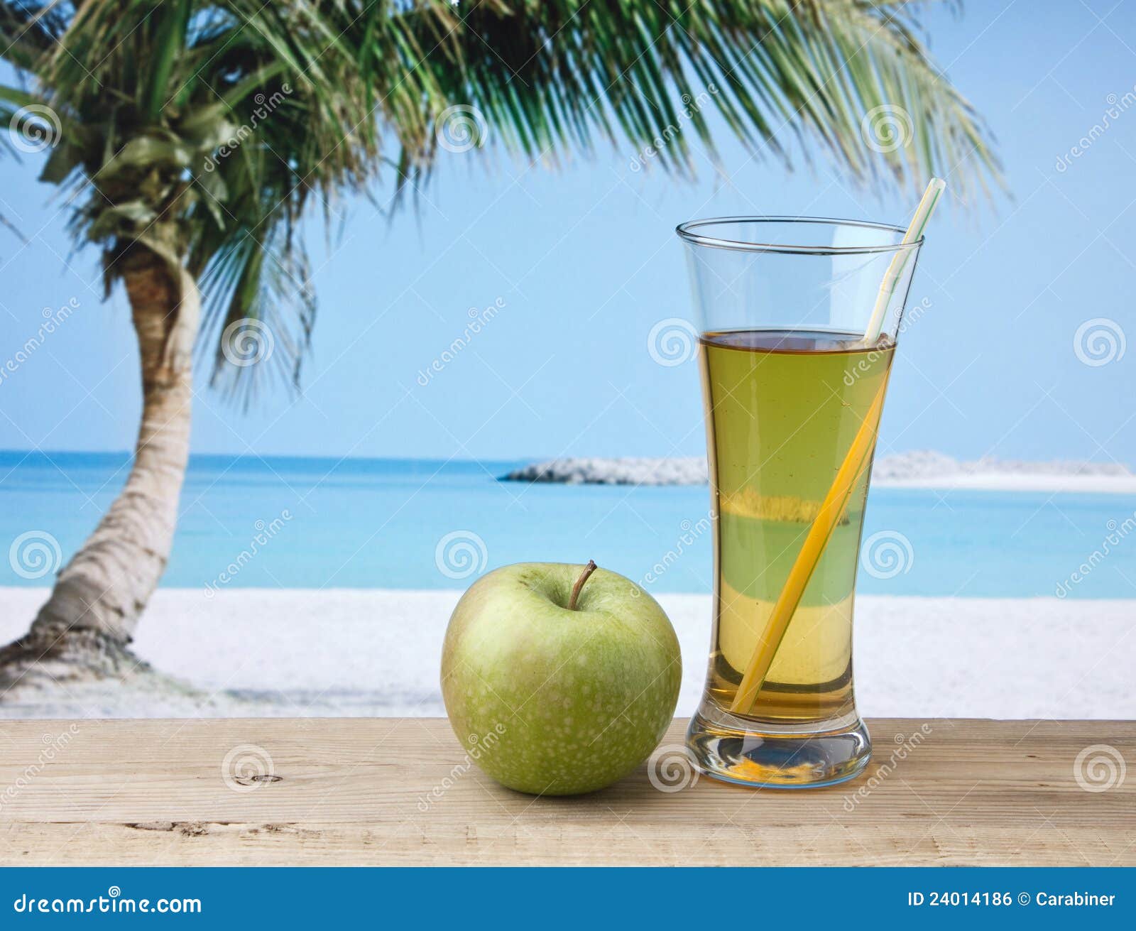 Glace De Jus De Pomme Sur Une Plage Photo stock - Image du pomme, île ...