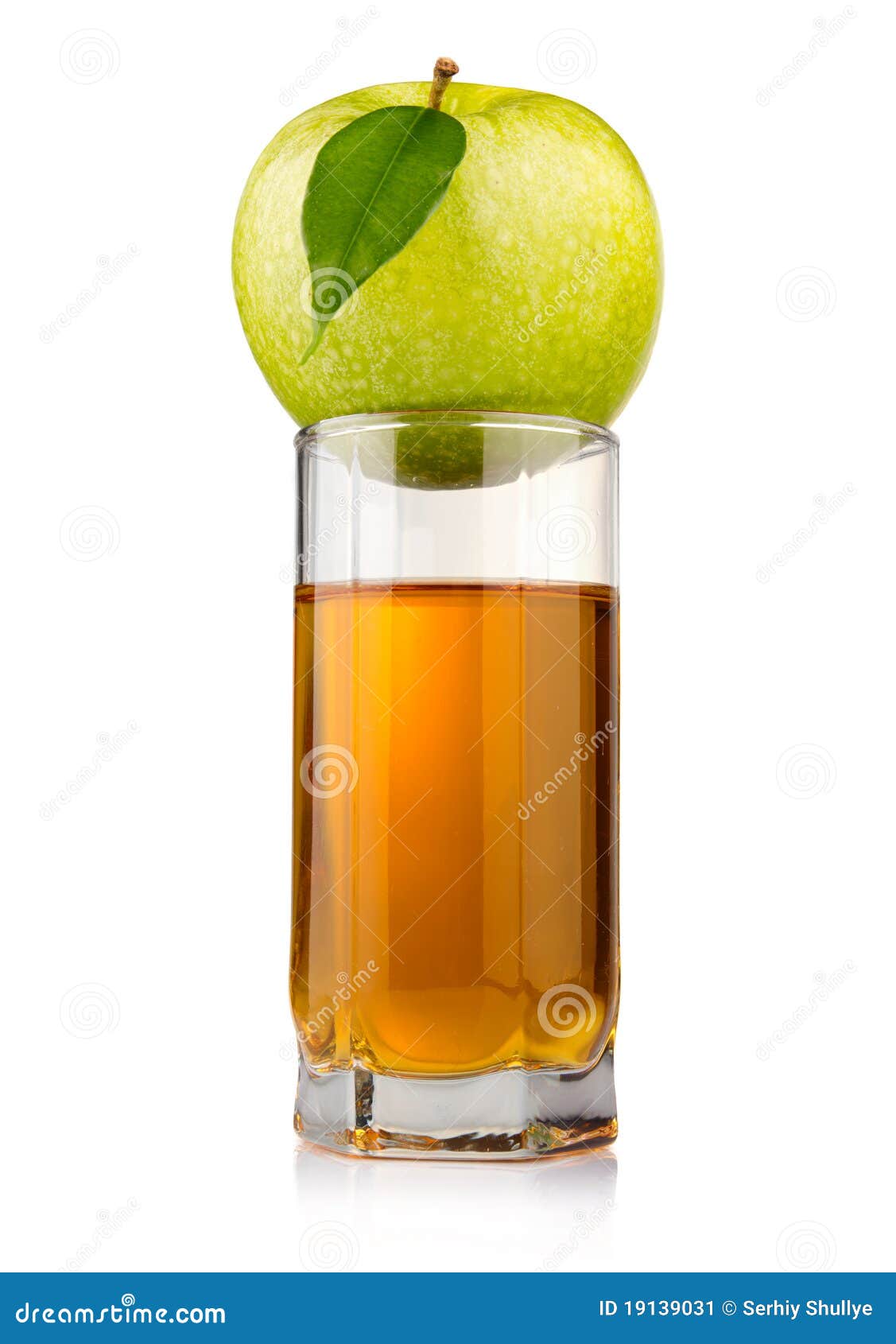 Glace De Jus De Pomme Vert Avec Le Fruit D'isolement Image stock ...