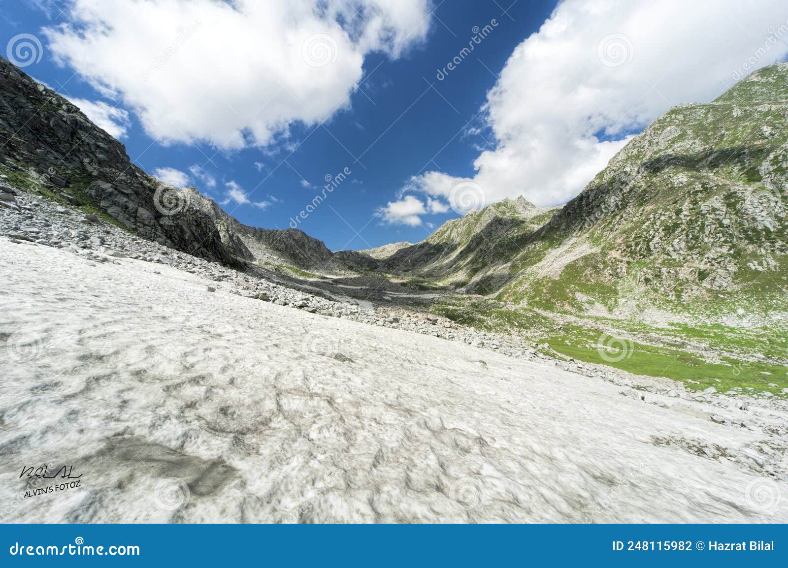 Glaciar Escarpado Camino a Karnsang Foto de archivo - Imagen de ...