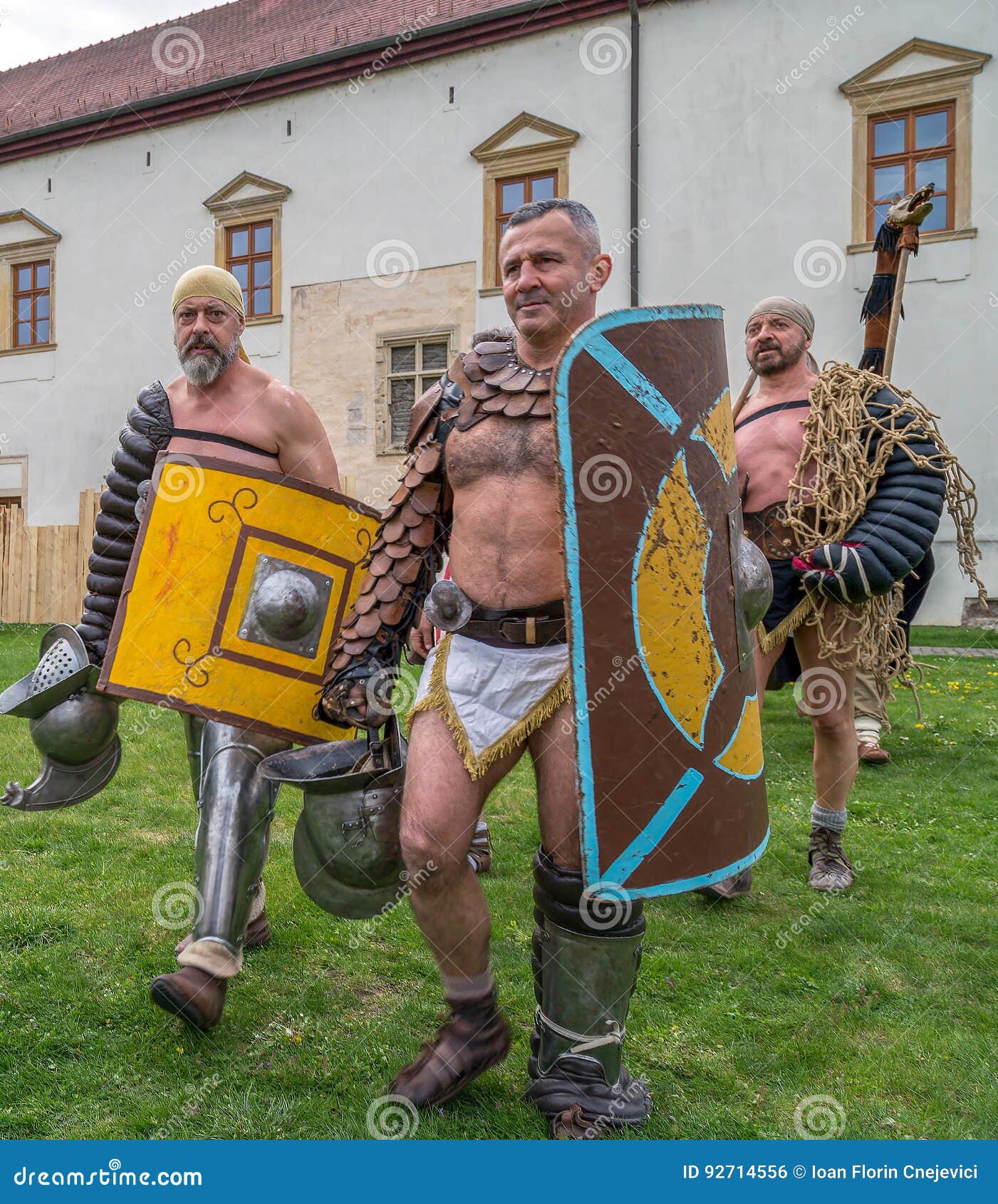 Gladiatori Romani in Costume Di Battaglia Fotografia Editoriale ...