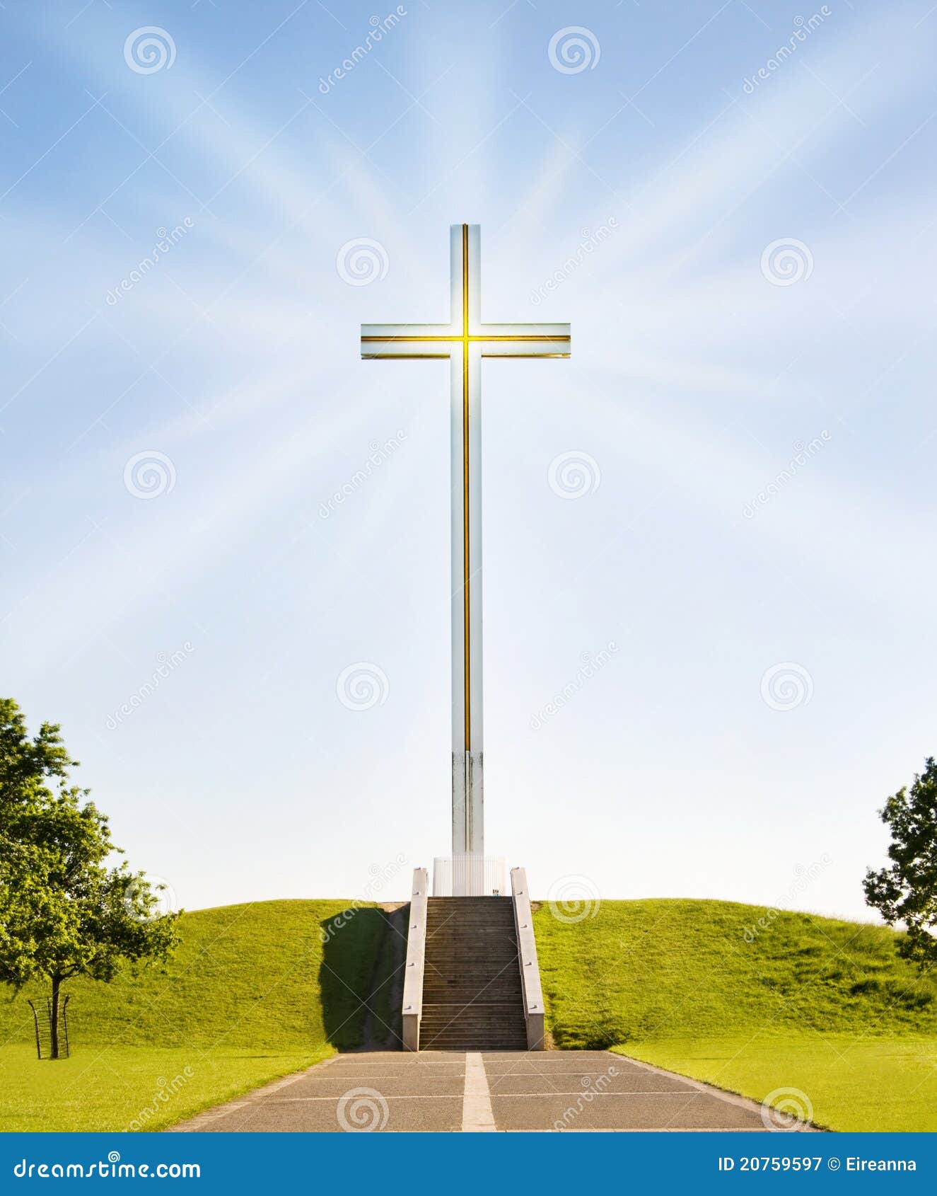 Glanzend Christelijk Kruis stock afbeelding. Image of licht - 20759597