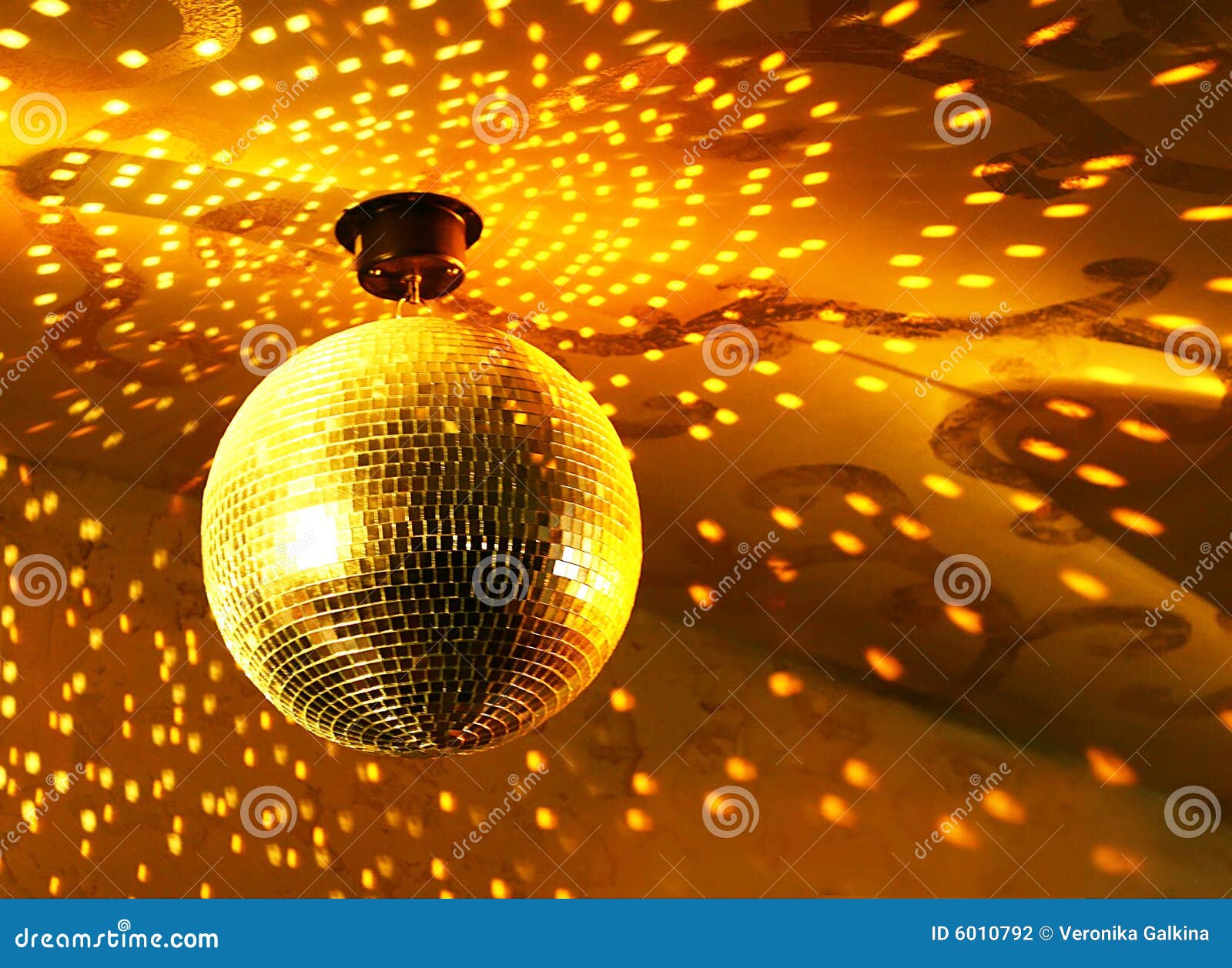 Glanzende discobal stock foto. Image of glitterij, pret - 6010792