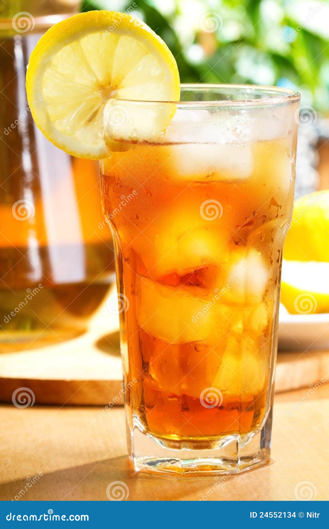 Glas Eistee stockfoto. Bild von cocktail, kraut, glas - 24552134
