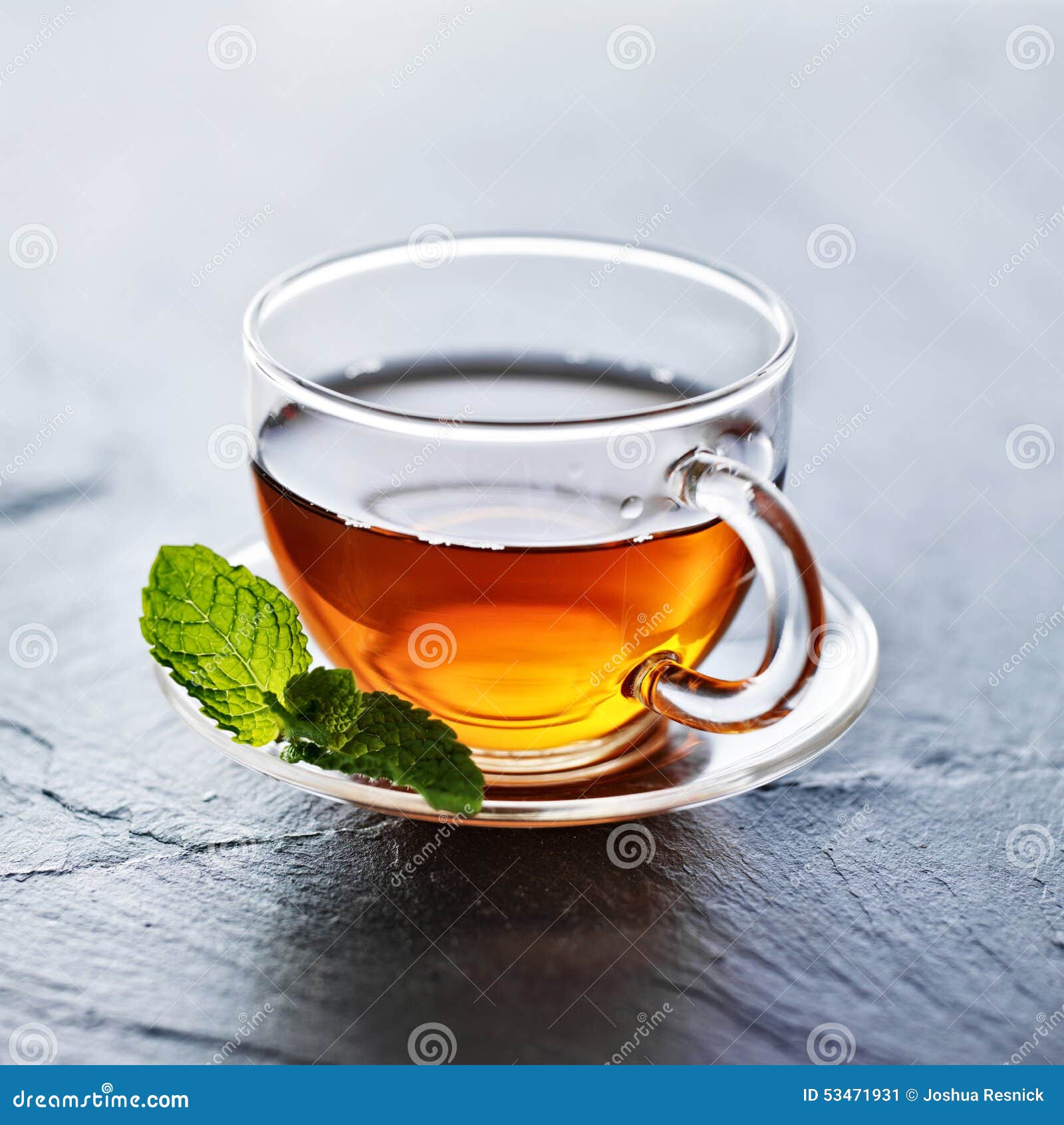 Glas Heißer Tee Mit Minze Schmücken Stockbild - Bild von fokus, voll ...