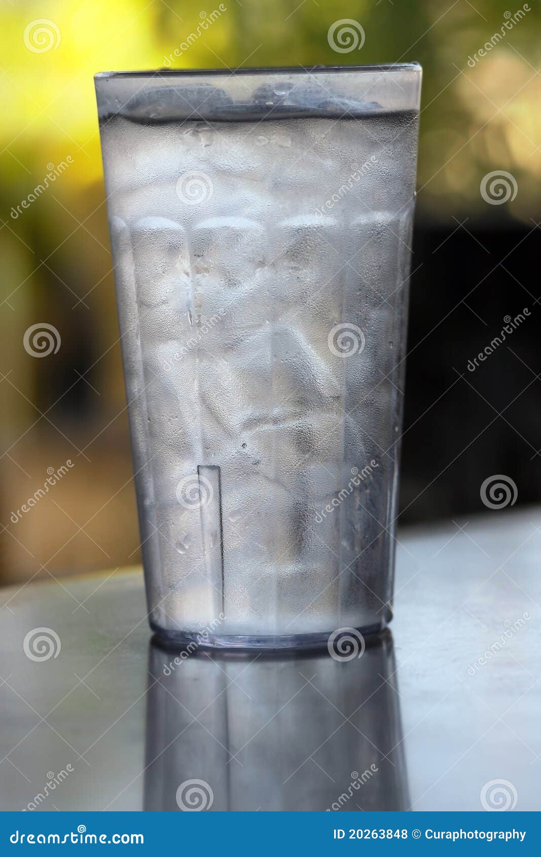 Glas ijswater stock foto. Image of water, glas, ontruim - 20263848