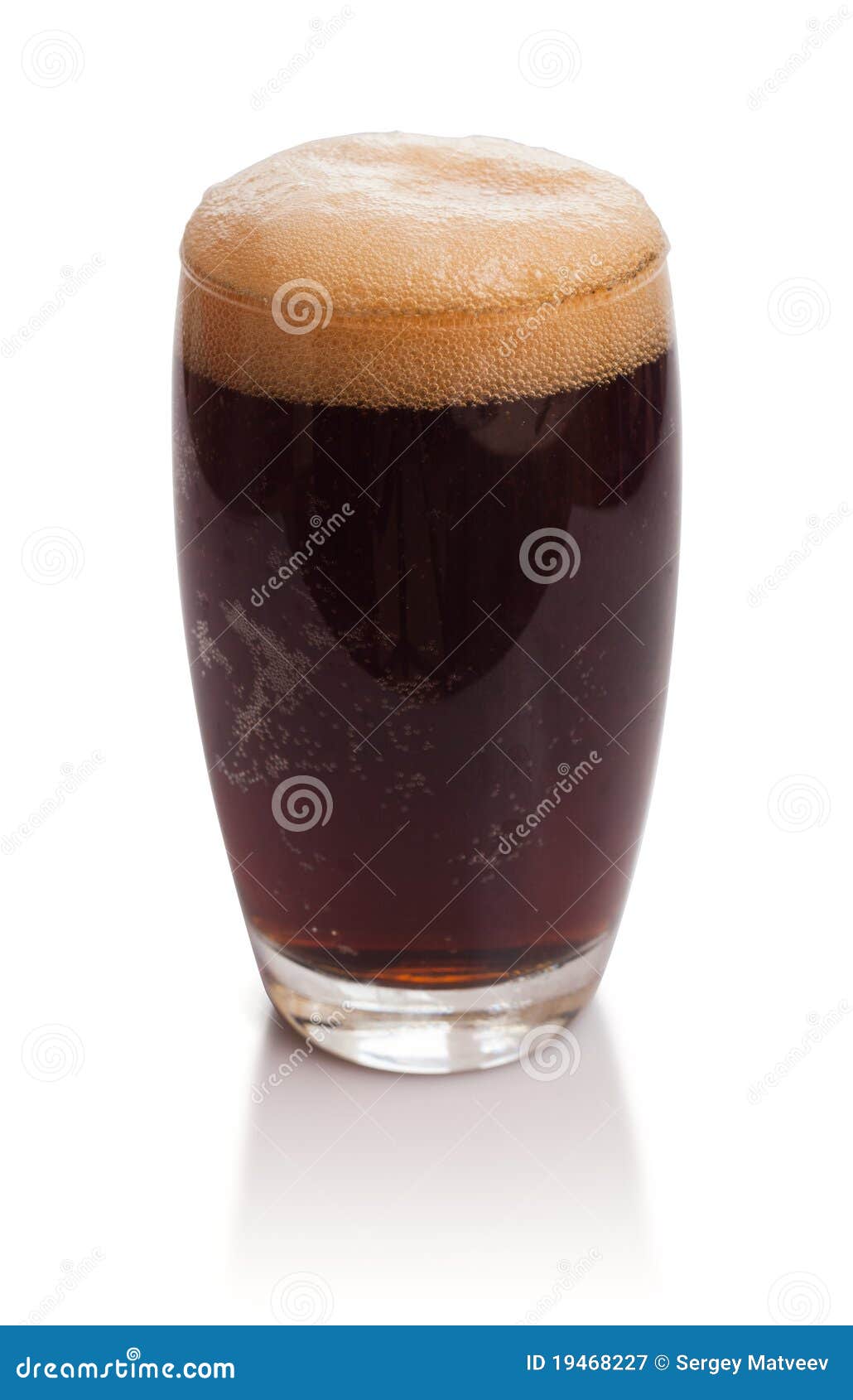 Glas Kwaß mit Schaum stockbild. Bild von kühl, luftblasen - 19468227