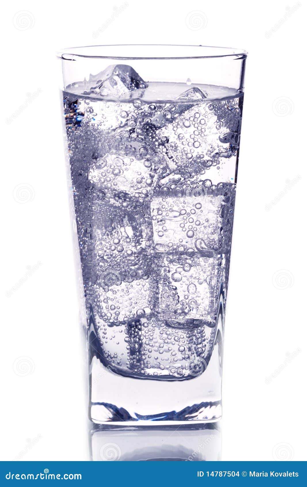 Glas met ijswater stock foto. Image of transparant, vast - 14787504