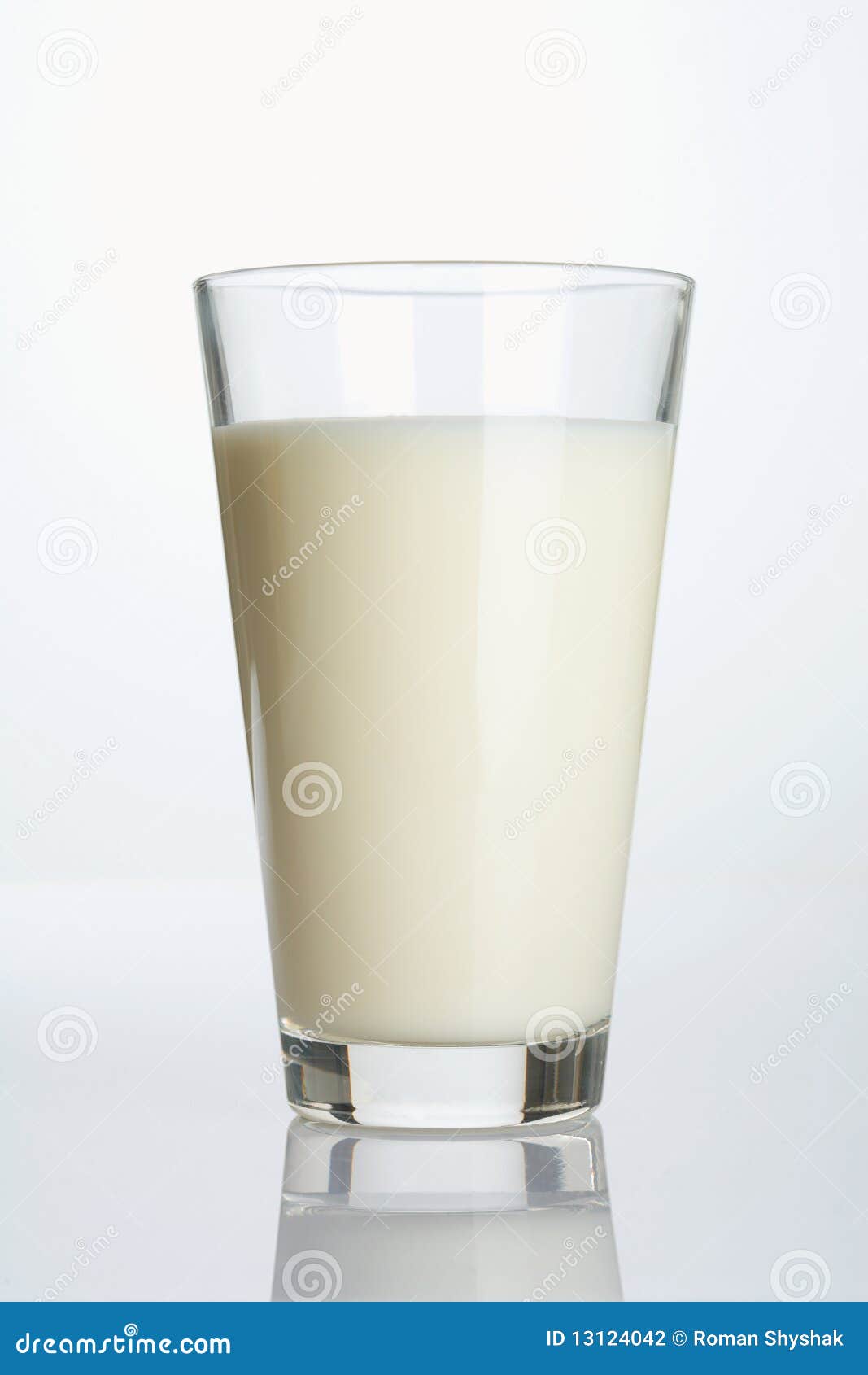 Glas Milch stockfoto. Bild von milch, mittel, molkerei - 13124042