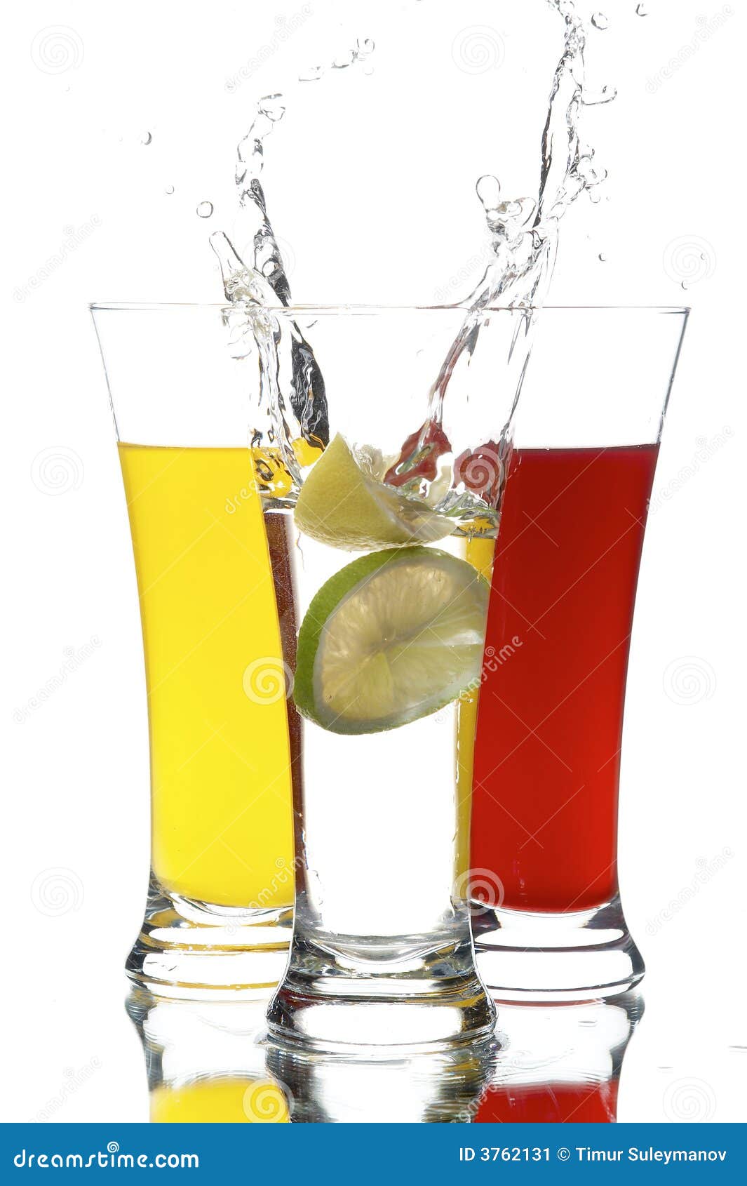 Glas mit Saft und Zitrone stockbild. Bild von saft, wasser - 3762131