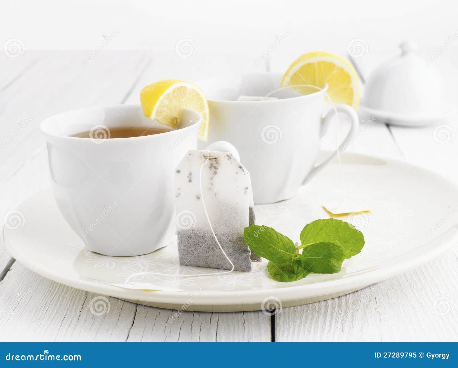 Glas Tee mit Beutel-Ende stockbild. Bild von zitrone - 27289795