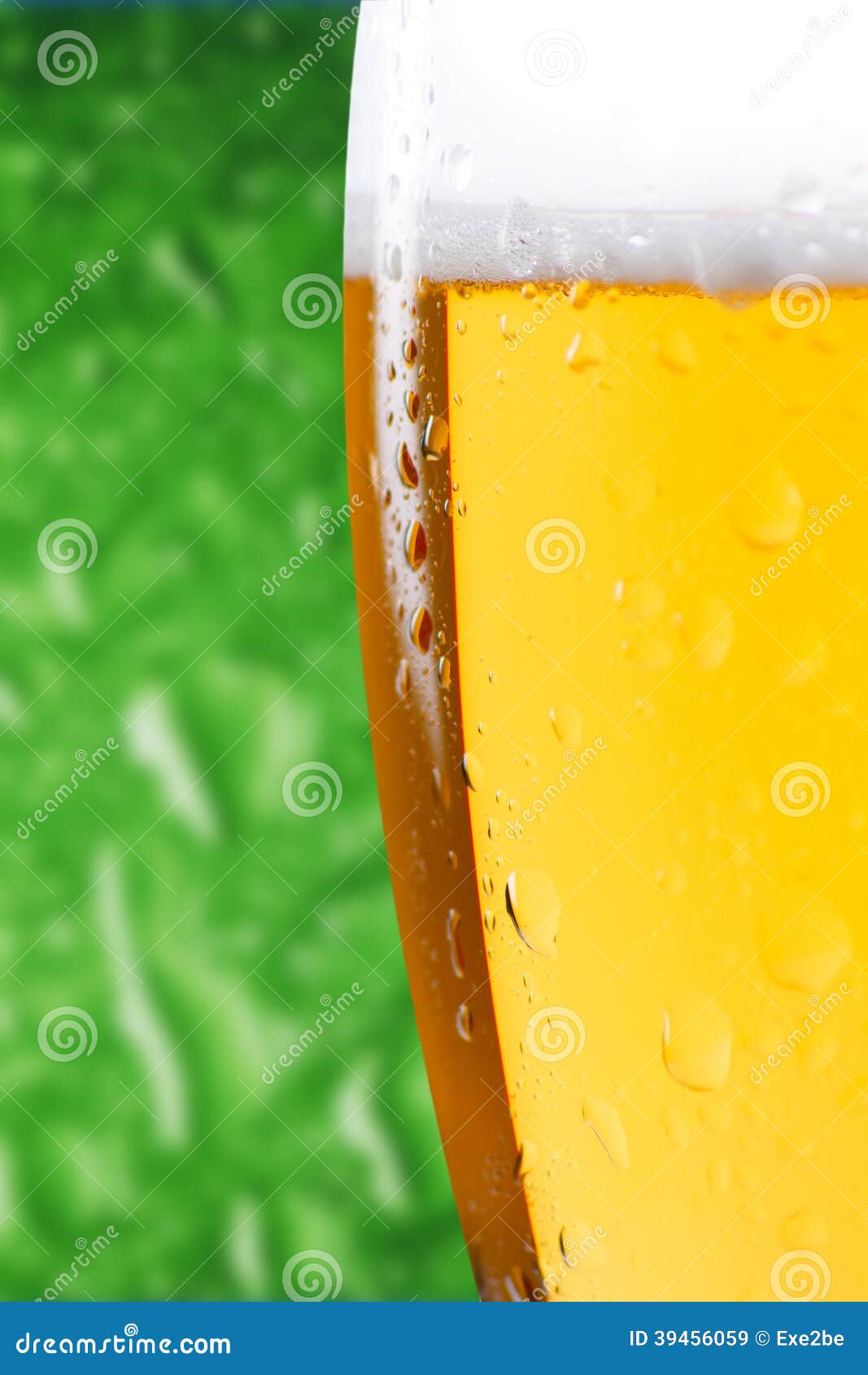 Glas Van Bier Dichte Omhooggaand Stock Afbeelding - Image of vers ...