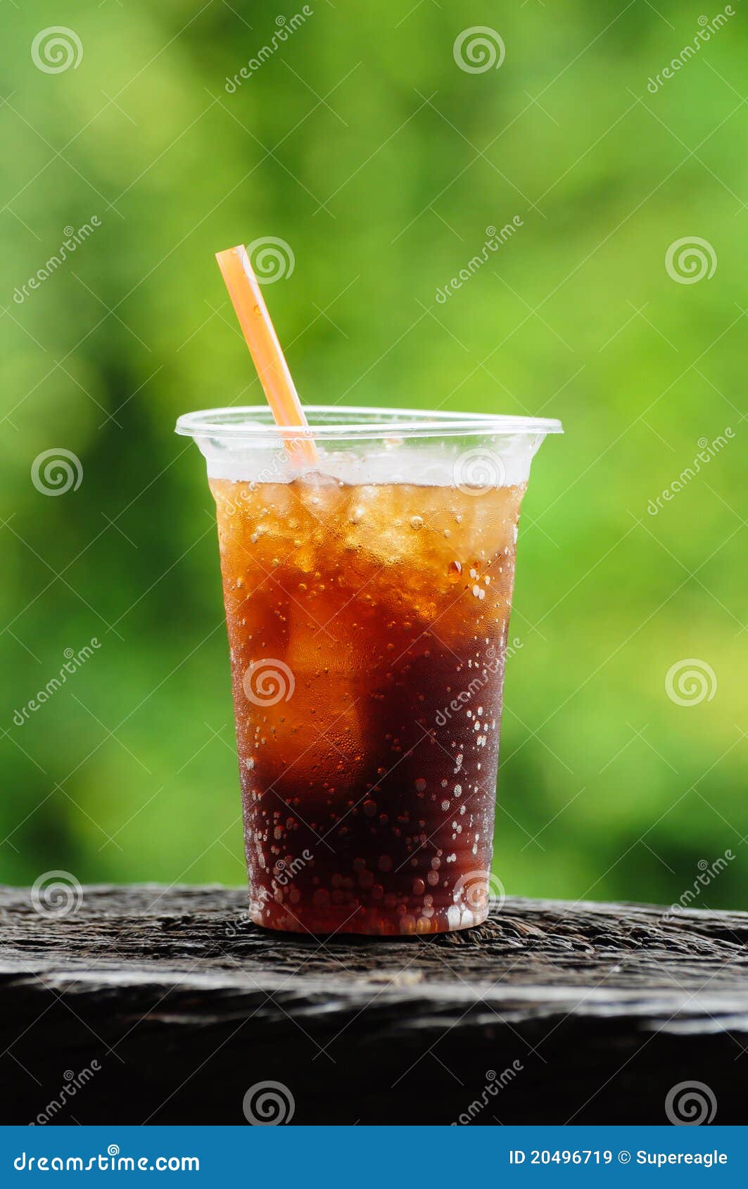 Glas van frisdrank stock afbeelding. Image of mens, achtergrond - 20496719