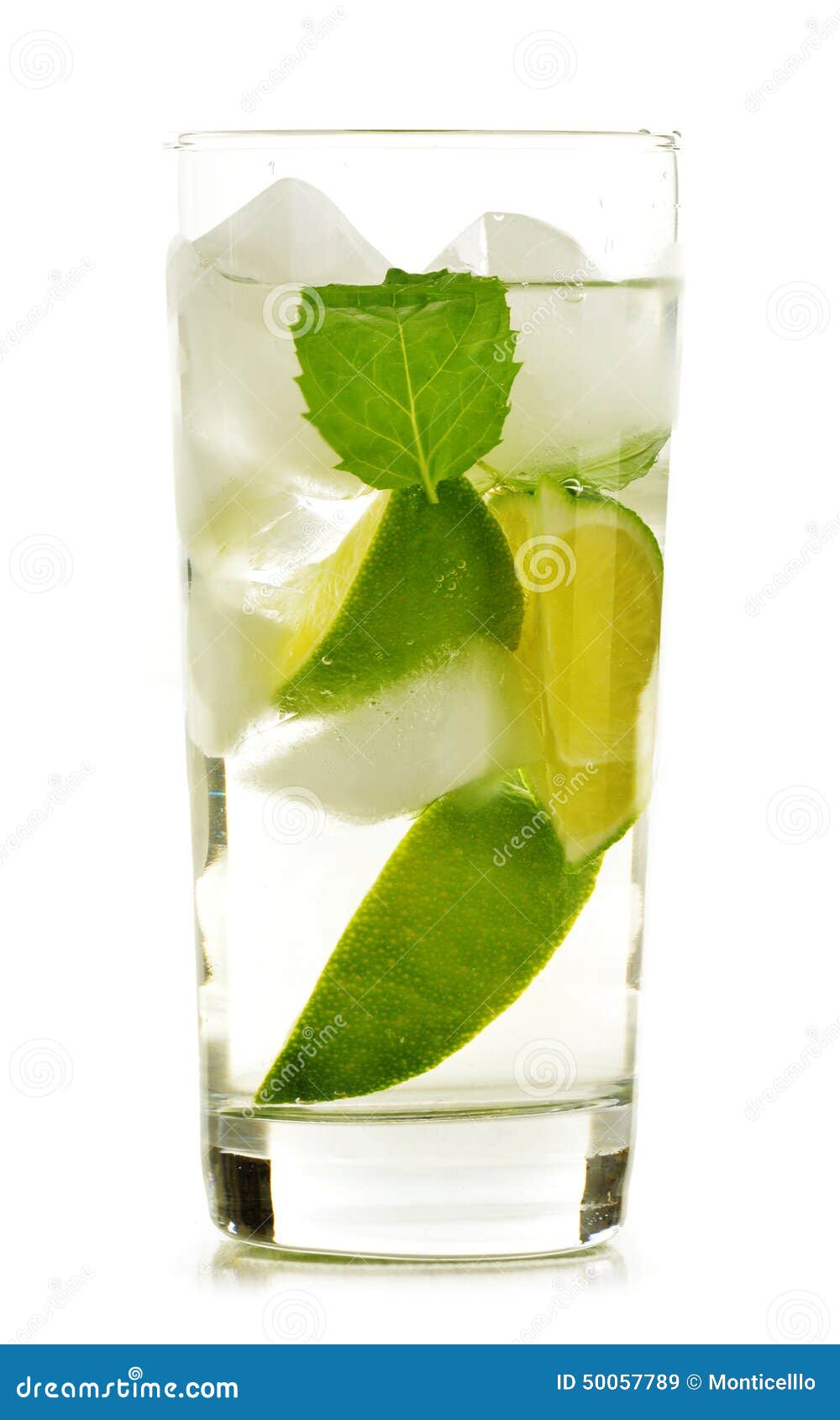 Glas Wasser Mit Kalk Und Minze Auf Weiß Stockbild - Bild von ...