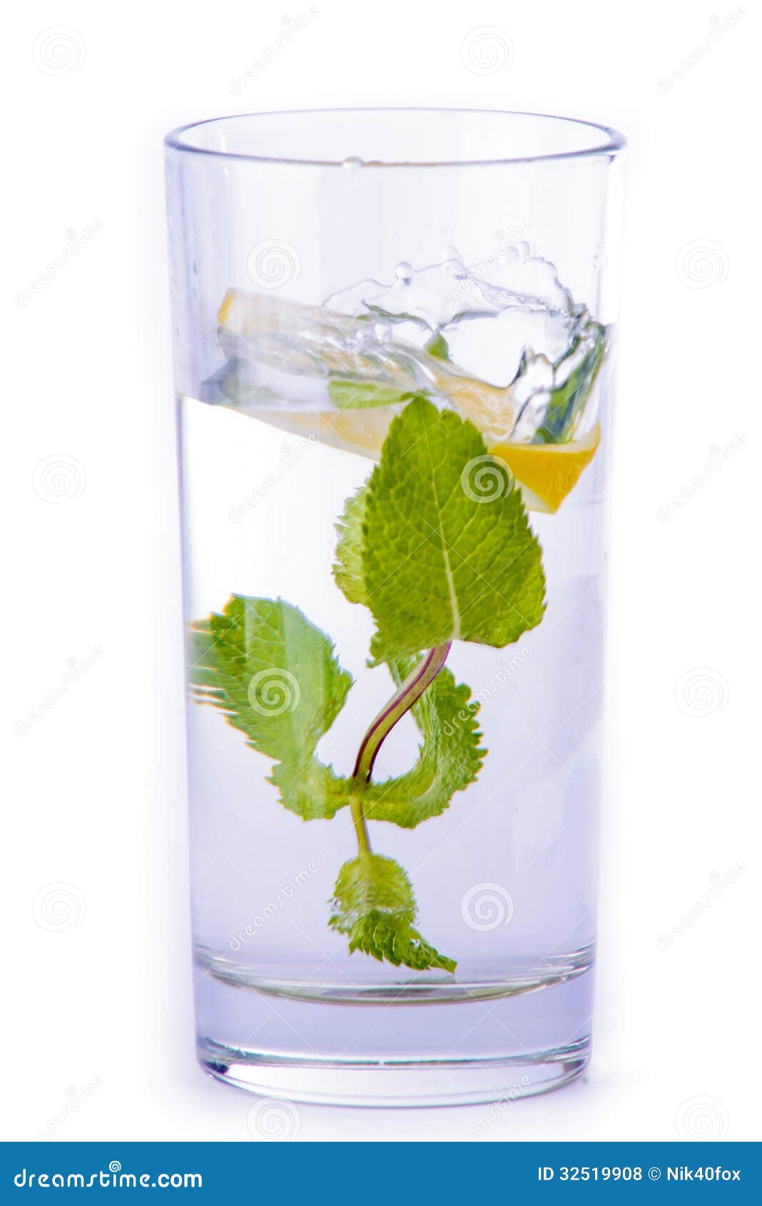 Glas Wasser Mit Zitrone Und Minze Stockfoto - Bild von gesund, frische ...
