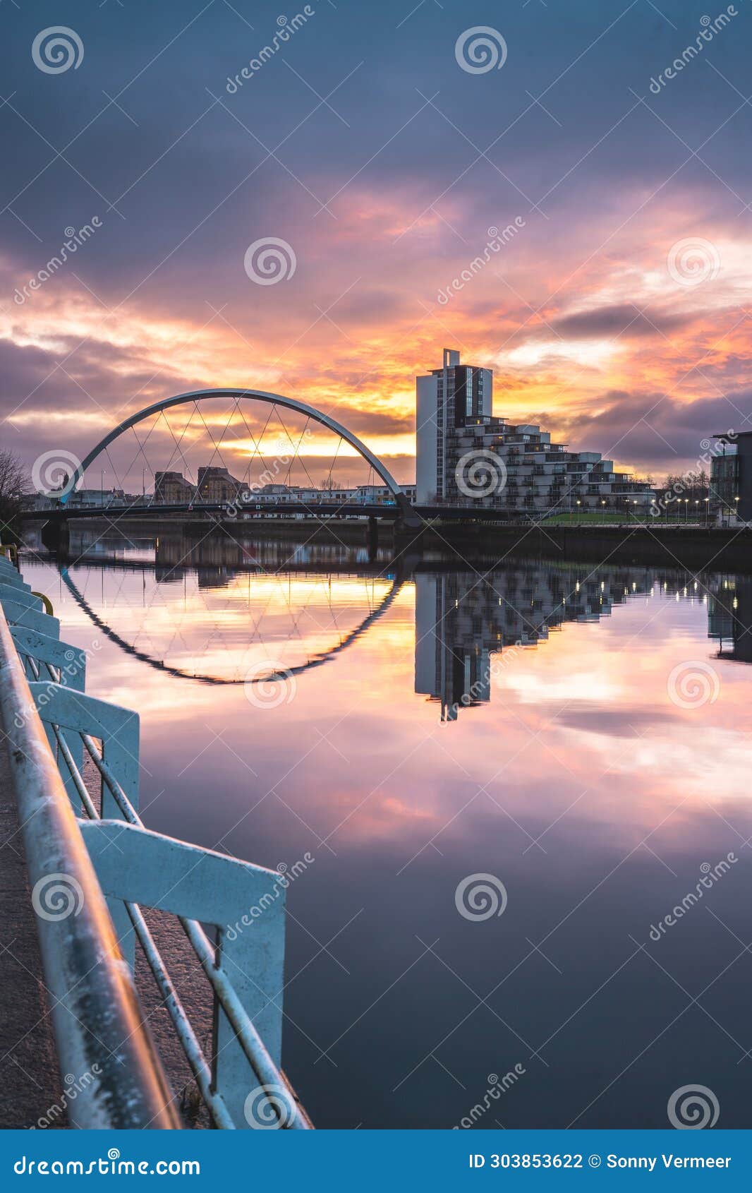 Glasgow with the Clyde Arch Bridge Over the Clyde River Editorial ...