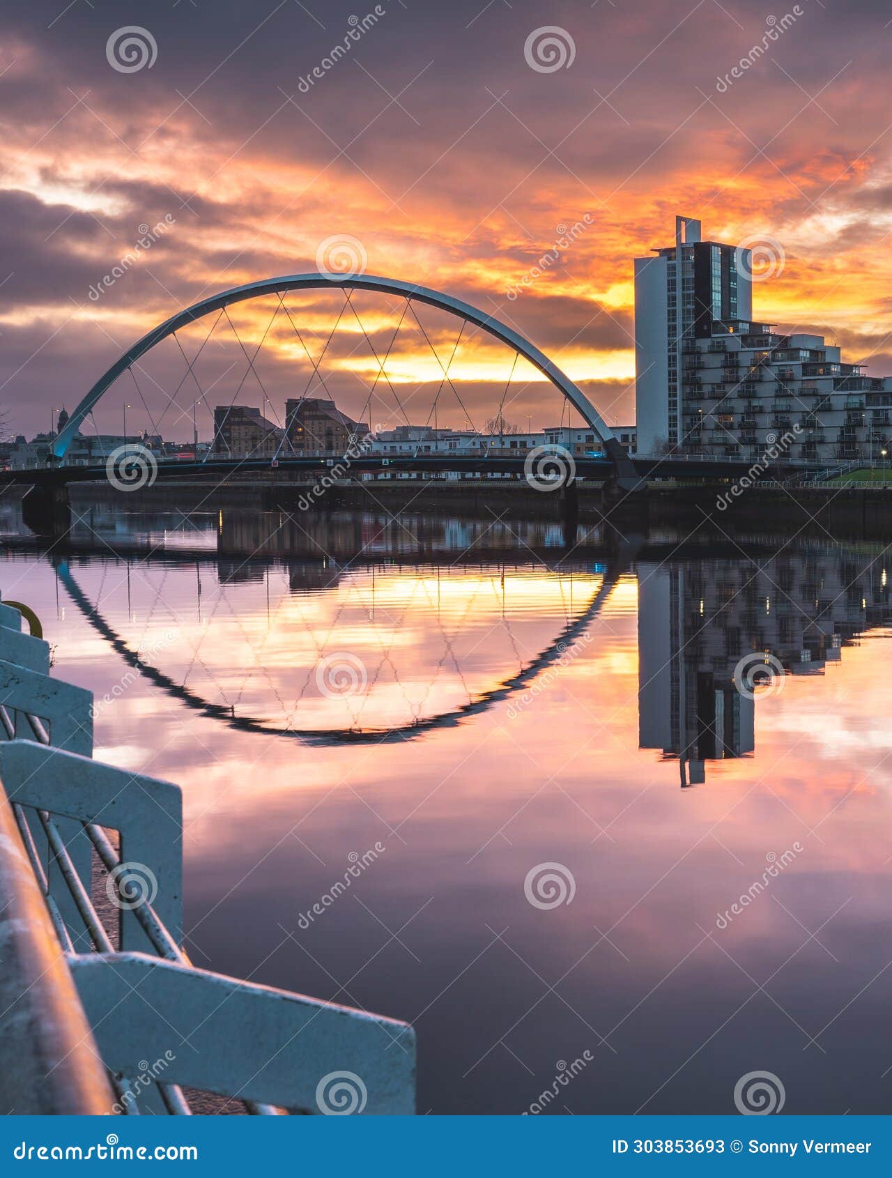Glasgow with the Clyde Arch Bridge Over the Clyde River Editorial Stock ...