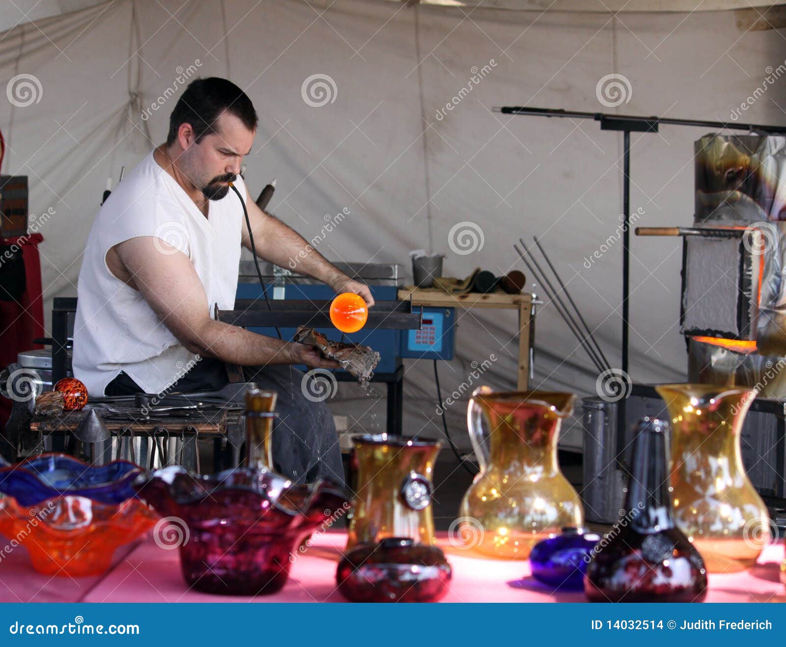 Glass Blower editorial stock image. Image of work, oven - 14032514