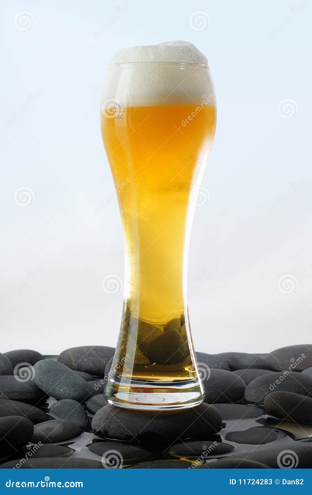 Glass of cold light beer stock image. Image of gold, cool - 11724283