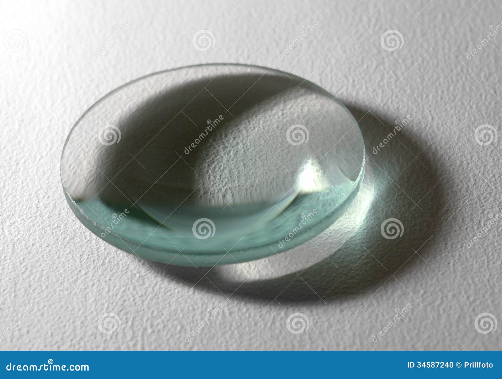 Glass lins och refraktion arkivfoto. Bild av element - 34587240