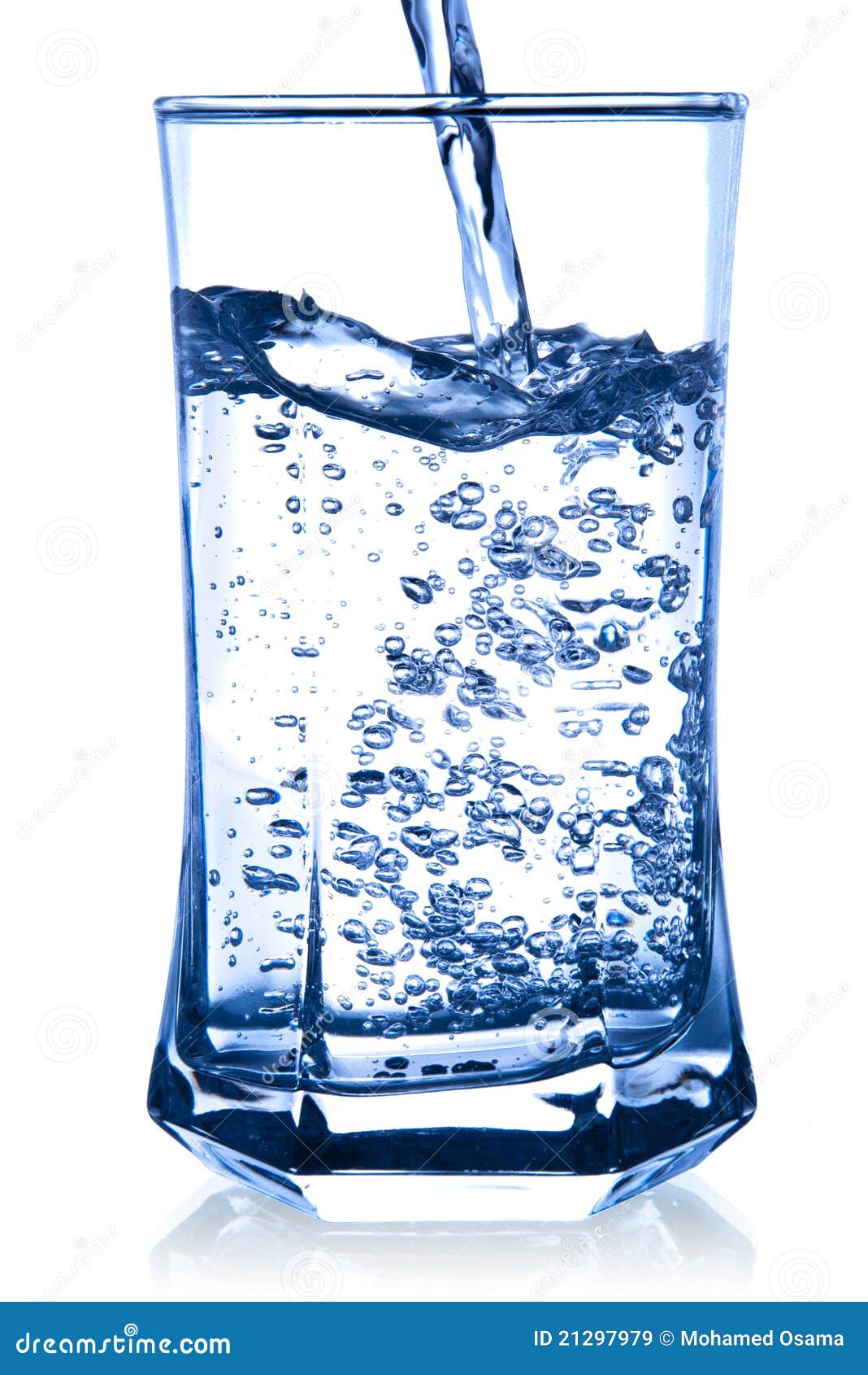 Glass vatten fotografering för bildbyråer. Bild av droppe - 21297979