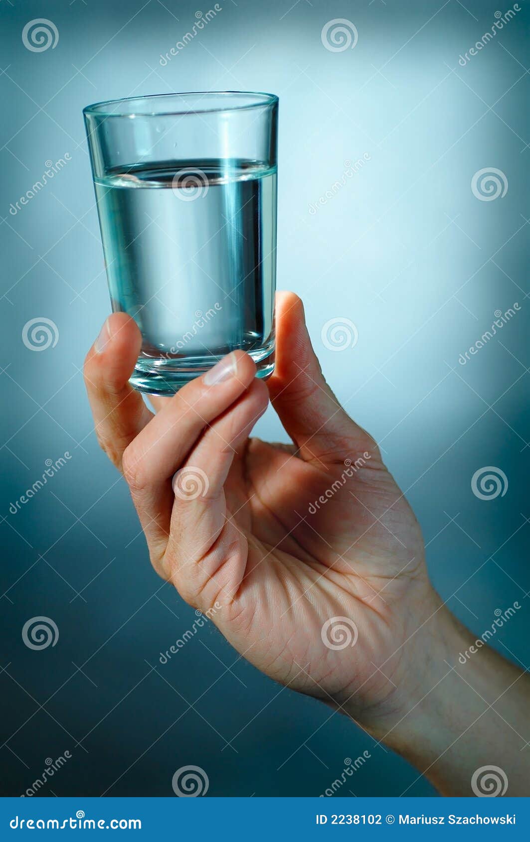 Glass vatten arkivfoto. Bild av törstigt, renhet, vätska - 2238102