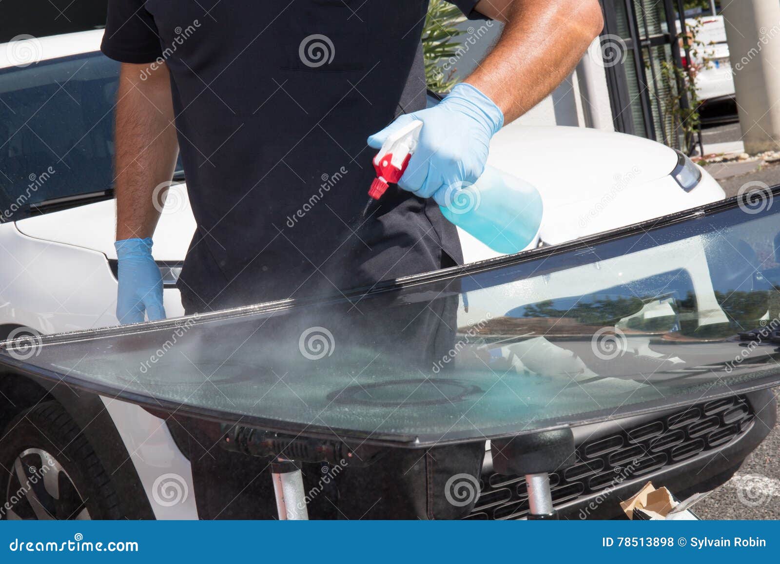 Glazier Removing Windshield or Windscreen on a Car Stock Photo - Image ...