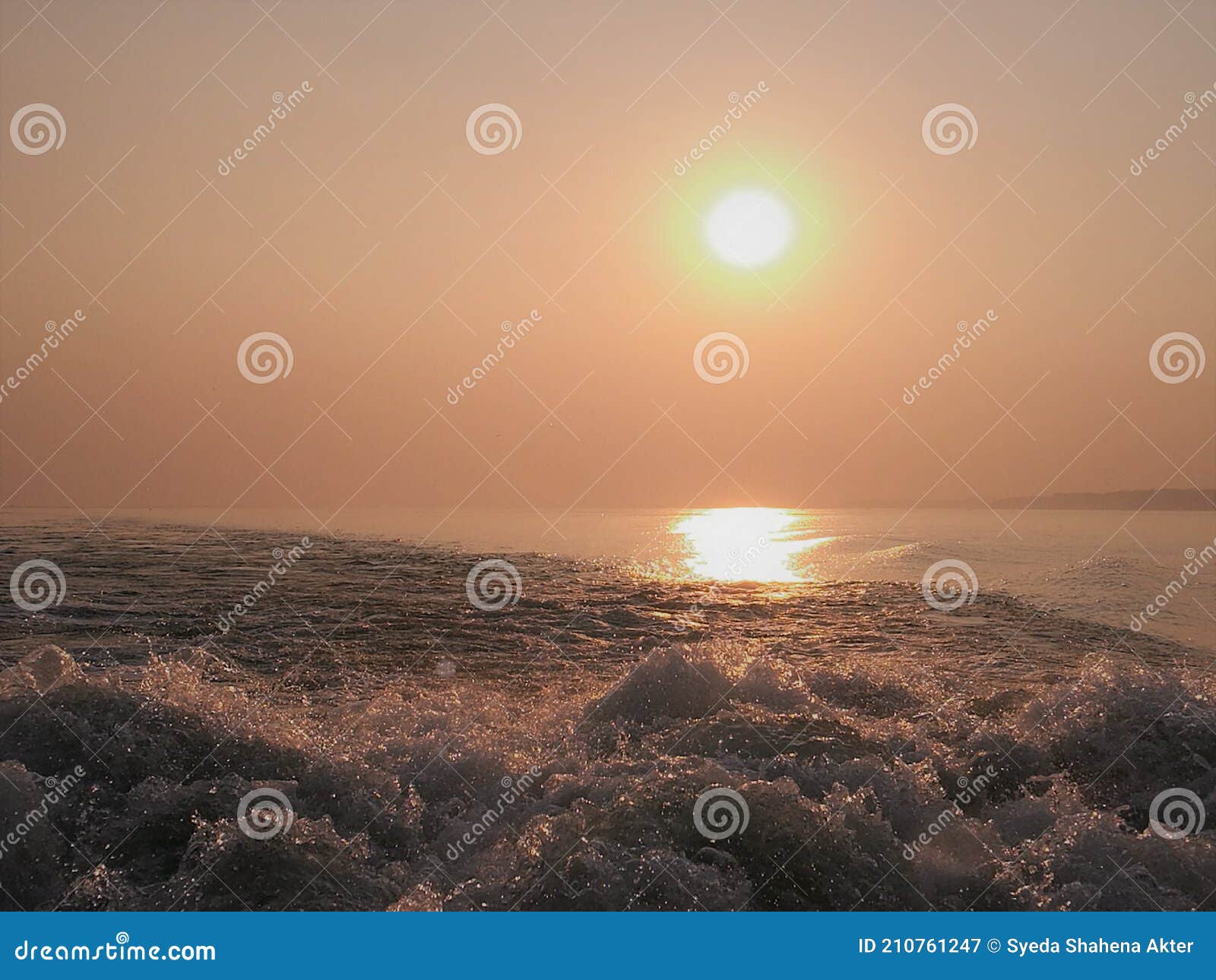 The Gleaming Light upon the Wave of River Stock Image - Image of ...