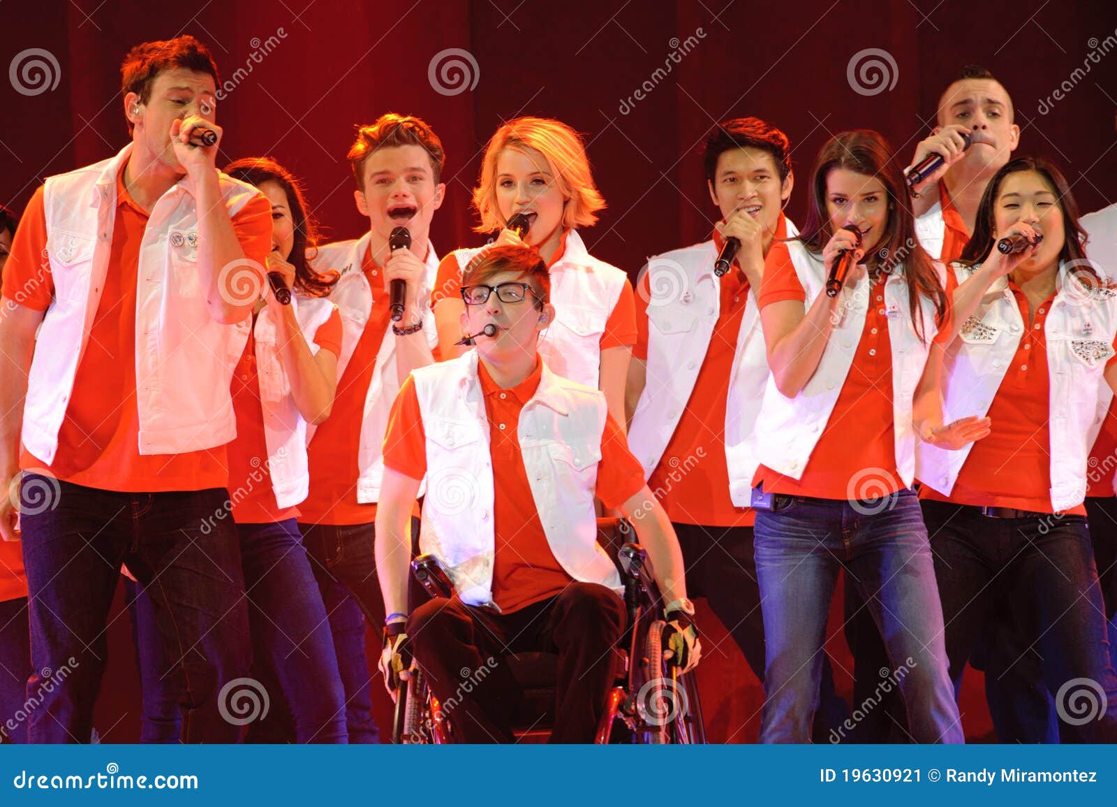 Glee Tour editorial photo. Image of balance, music, celebrities - 19630921