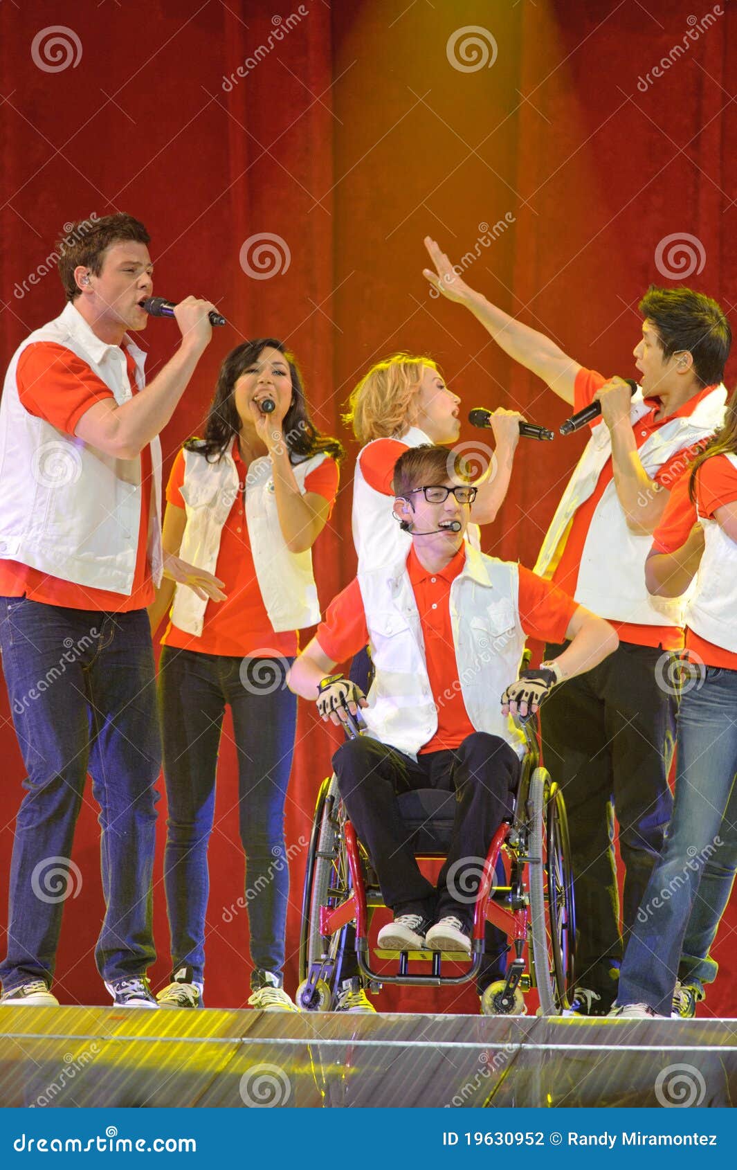 Glee Tour editorial photography. Image of dianna, glee - 19630952