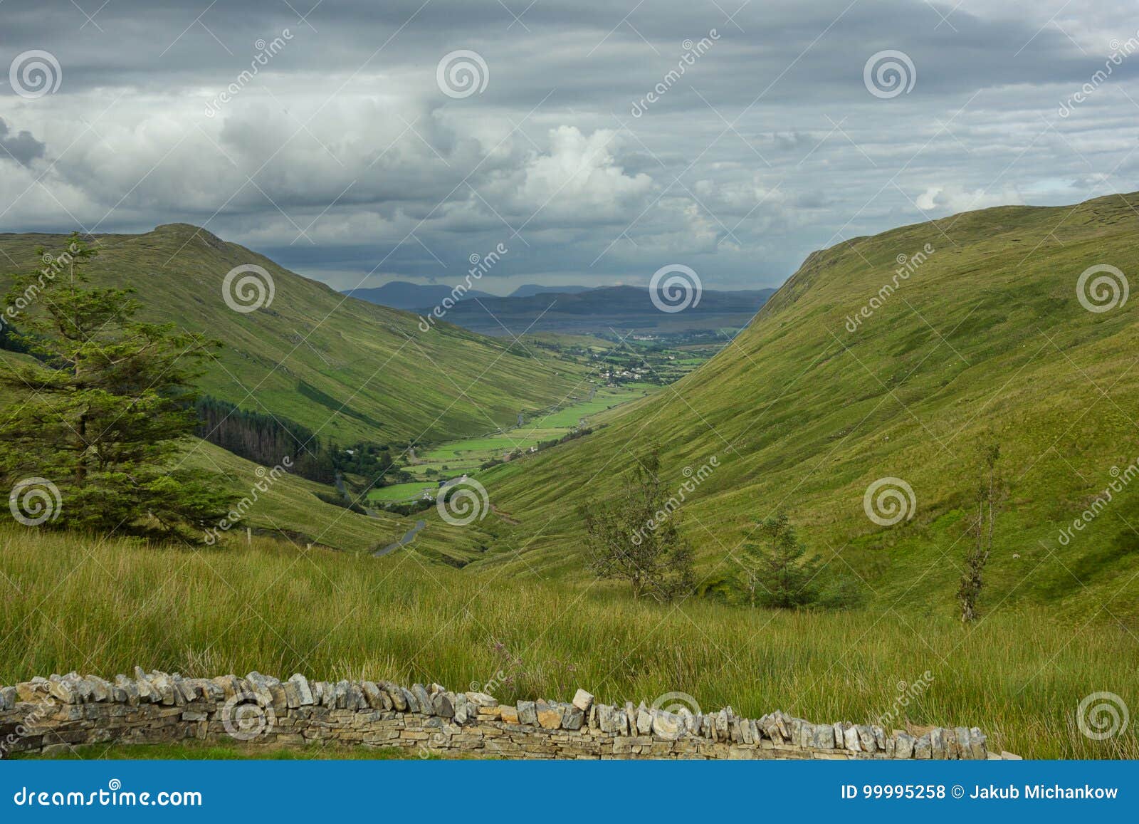 Glengesh Pass stock photo. Image of donegal, hill, scenery - 99995258