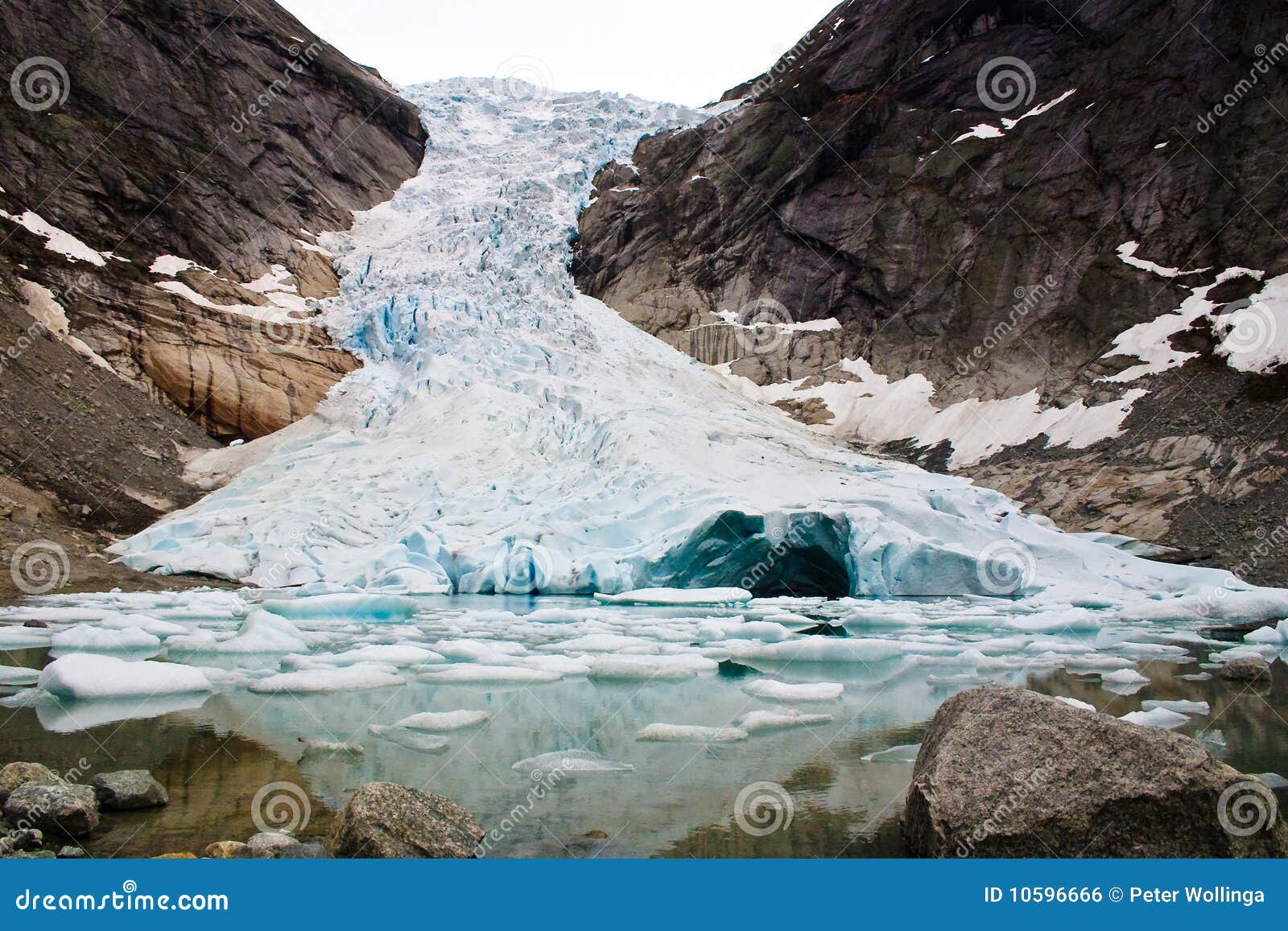 Gletscher Briksdalsbreen in Norwegen Stockfoto - Bild von tourismus ...