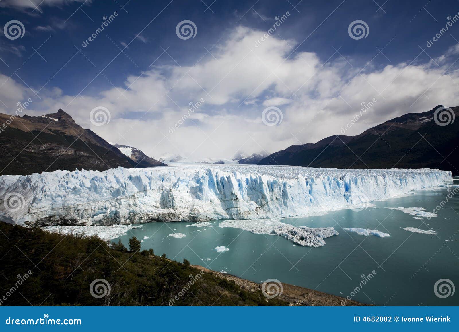 Gletscher ice stock photo. Image of cold, mountains, argentine - 4682882