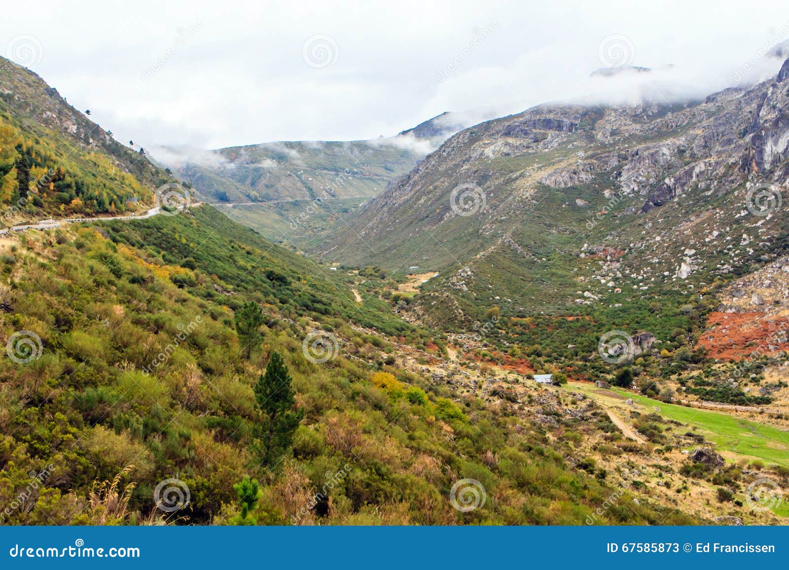 Gletscher-Tal Oder Tal Glaciaro Tun Zezere, Beira Portugal Stockbild ...