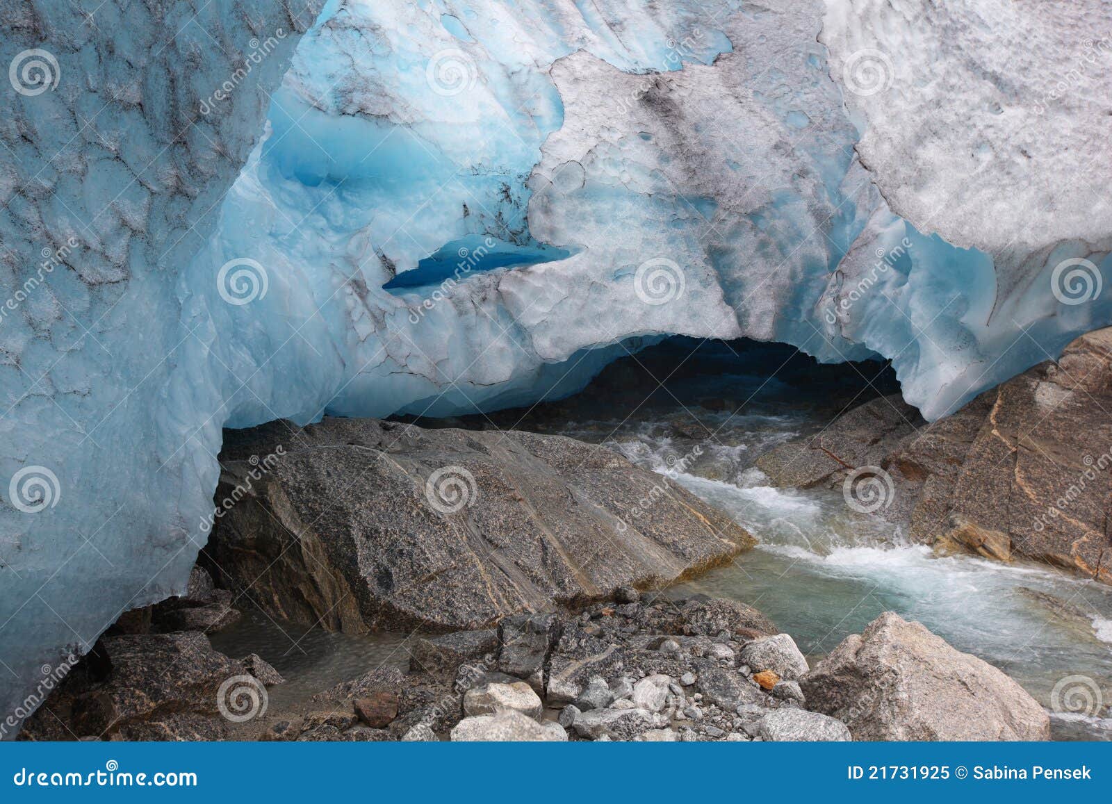 Gletsjer Die in De Rivier, Detail Smelt Stock Afbeelding - Image of ...