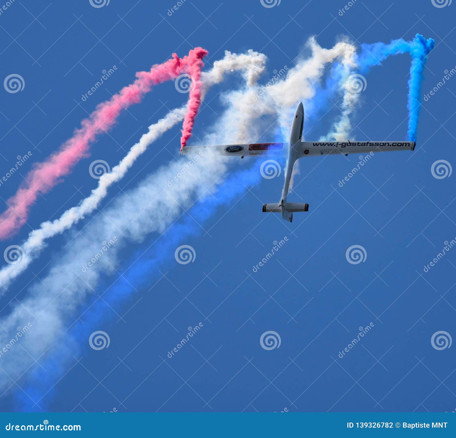 Aerobatic glider editorial photography. Image of flight - 139326782