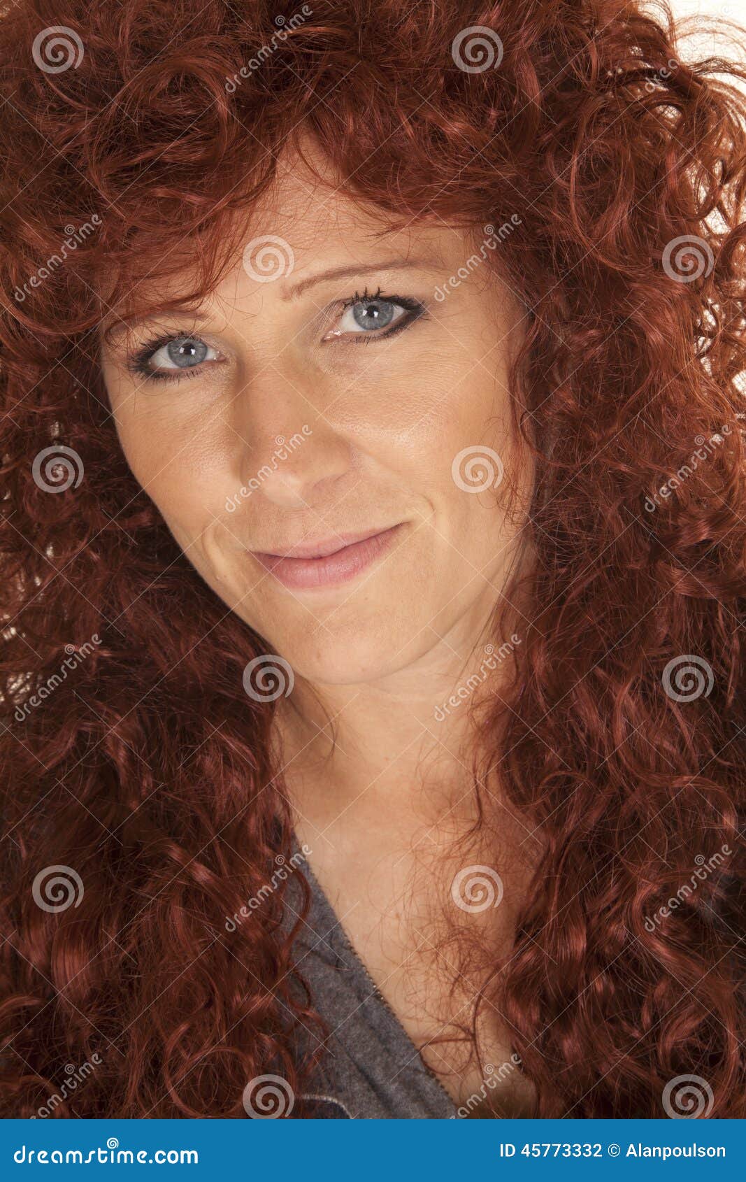 Glimlach Van Het Vrouwen De Rode Haar Headshot Stock Foto - Image of ...