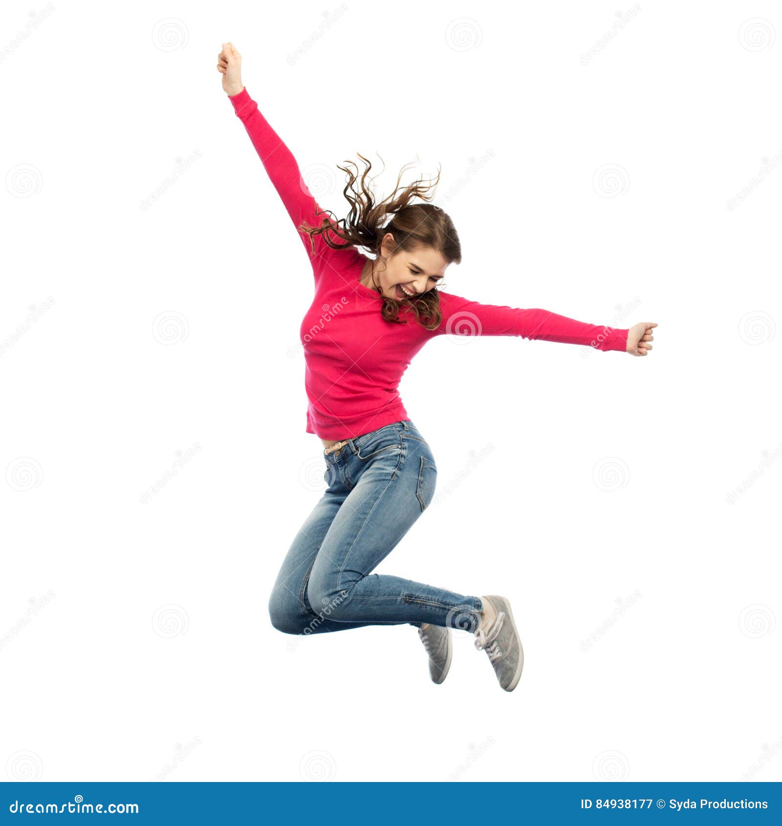 Glimlachende Jonge Vrouw Die in Lucht Springen Stock Afbeelding - Image ...