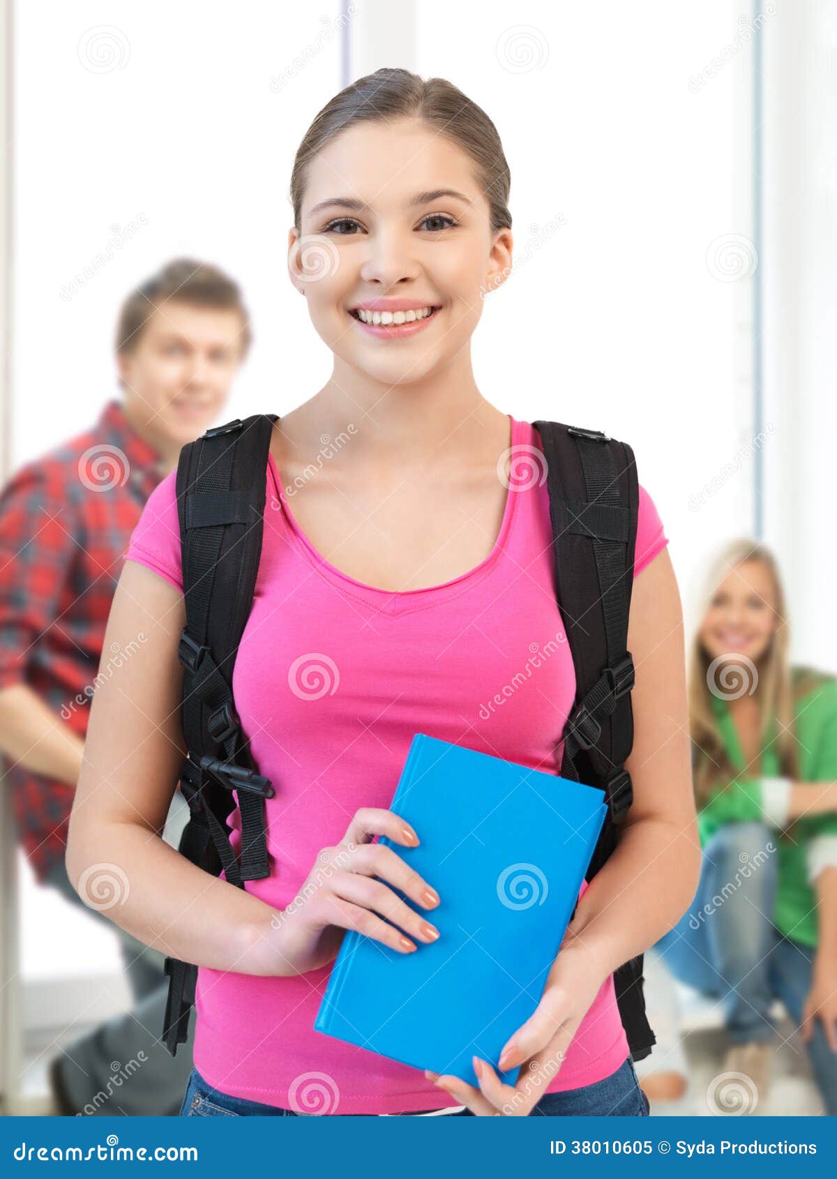 Glimlachende Student Met Boek En Schooltas Stock Afbeelding - Image of ...