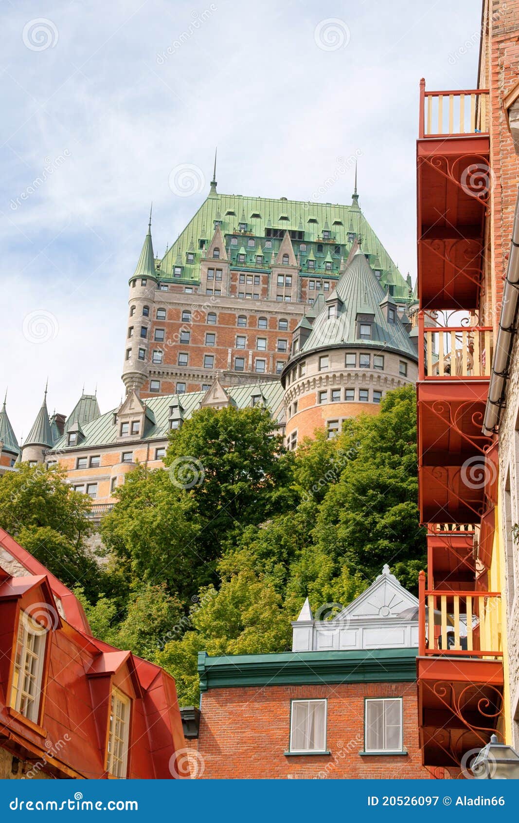 Glimp Van De Stad Van Quebec Stock Afbeelding - Image of frontenac ...