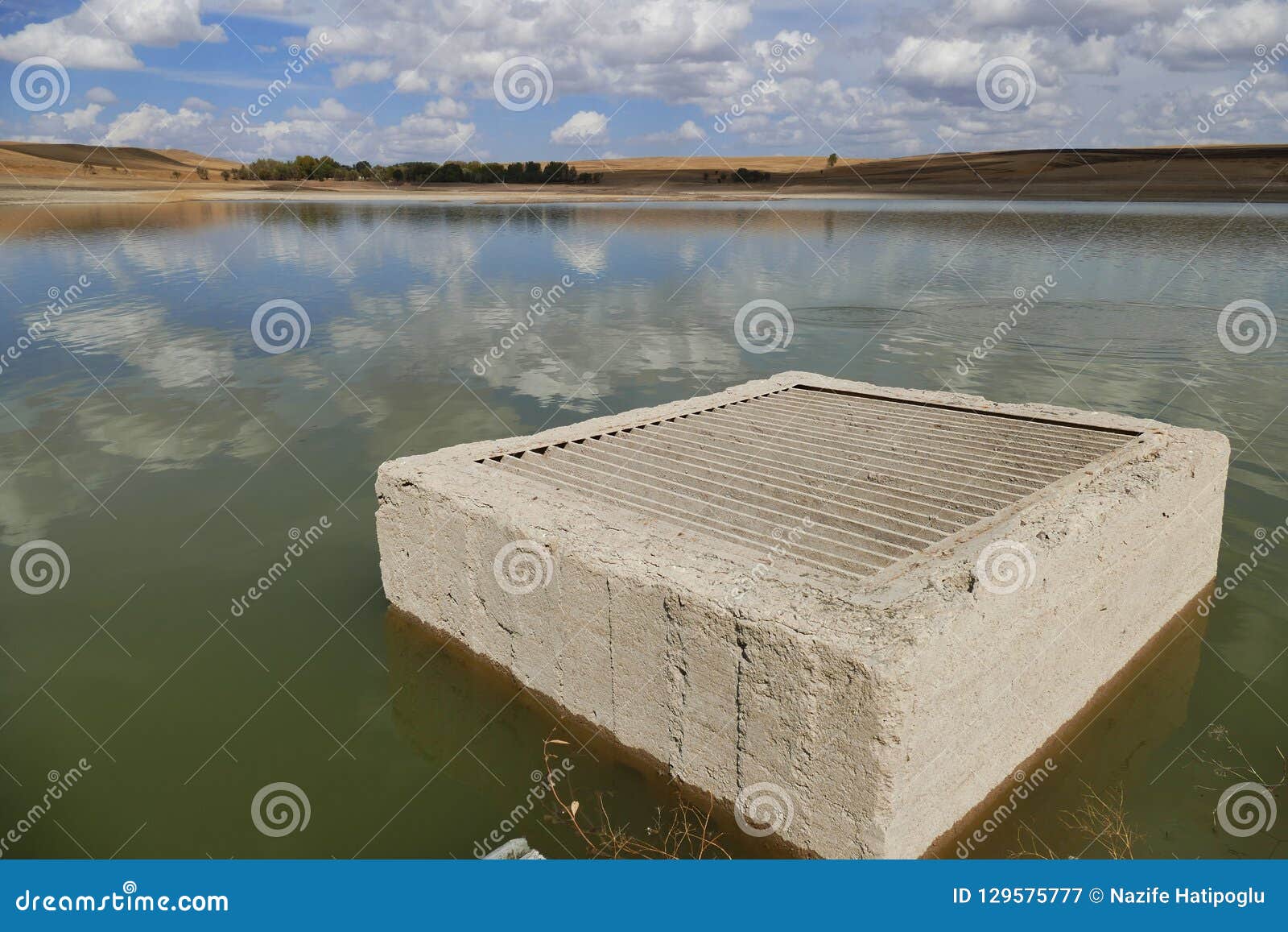 Global Warming and Thirst, the Dry Season Has Reduced Water Levels ... Global Warming and Thirst, the Dry Season Has Reduced Water Levels ...
