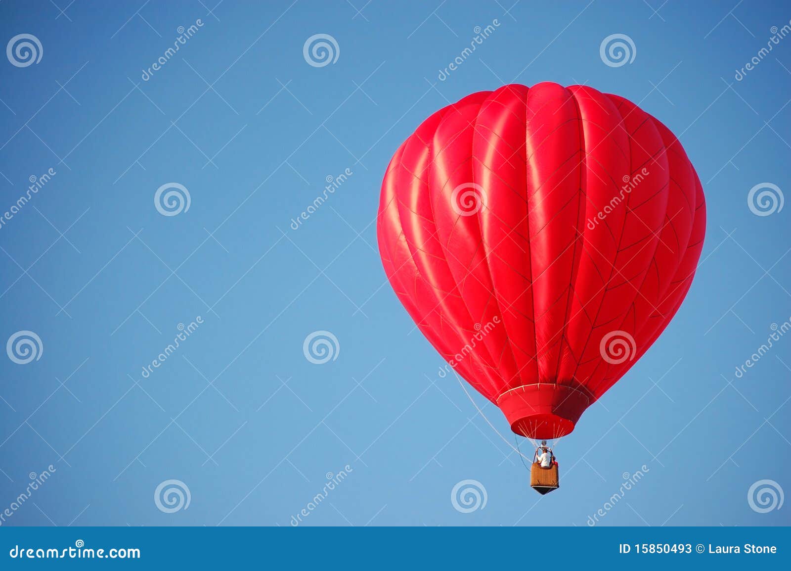 Globo rojo imagen de archivo. Imagen de cesta, rojo, verano - 15850493