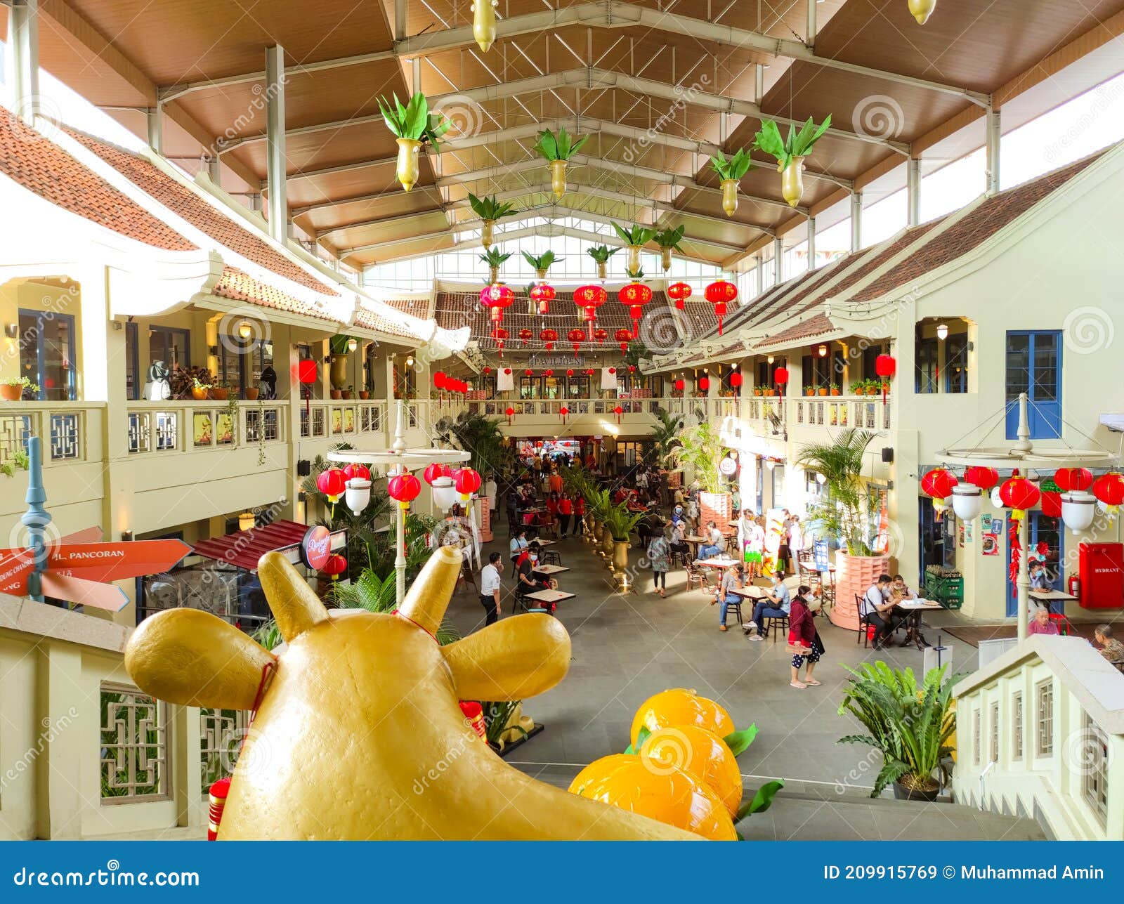 Glodok Market Atmosphere in Jakarta Editorial Stock Image - Image of ...