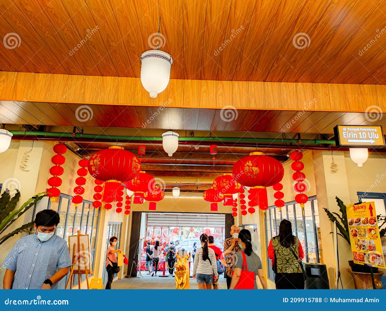 Glodok Market Atmosphere in Jakarta Editorial Stock Photo - Image of ...