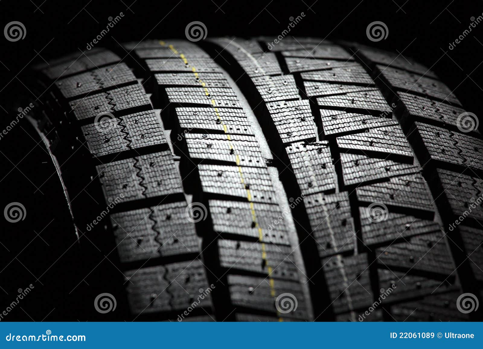 Gloednieuwe autoband. stock afbeelding. Image of voertuig - 22061089