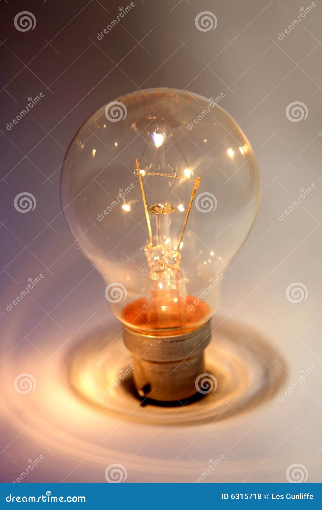 Gloeilamp stock foto. Image of energie, ontruim, gloeien - 6315718