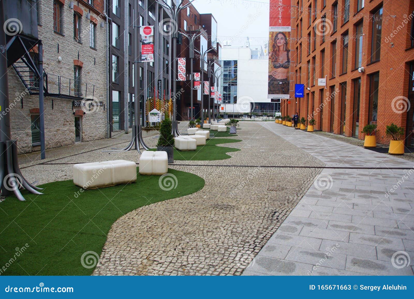 Gloomy Spring Morning and a Walk in the City Quarter Editorial Stock ...