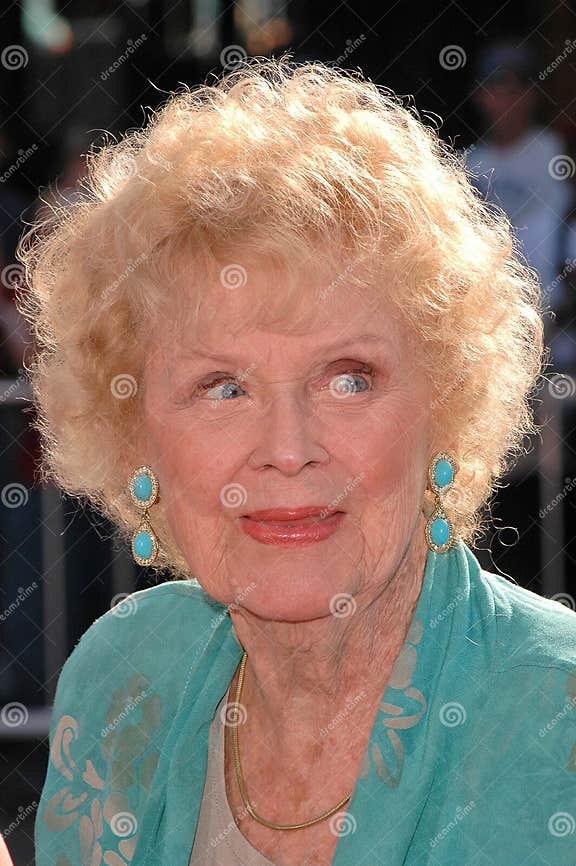 Gloria Stuart editorial photography. Image of wives, stepford - 20156332