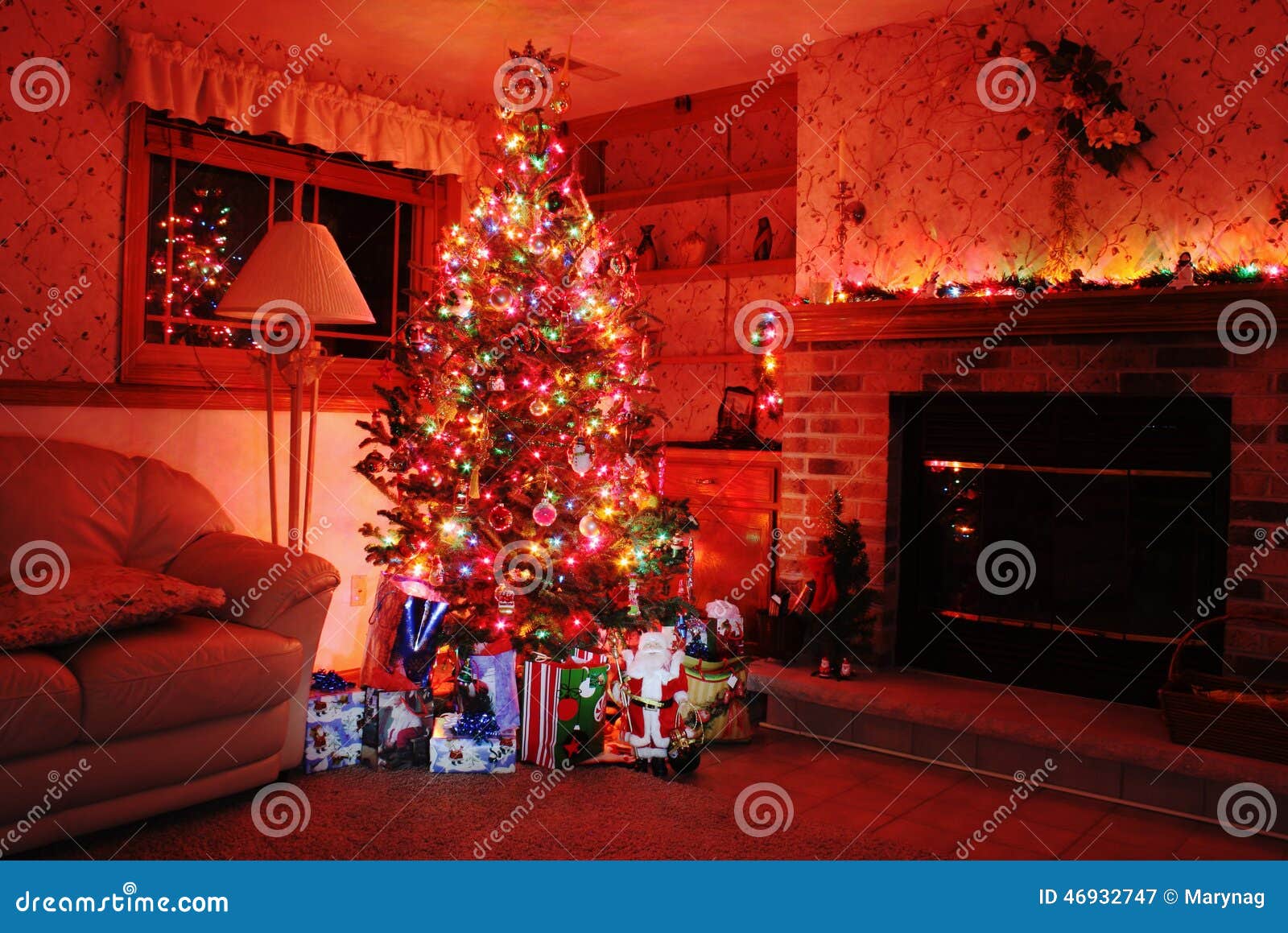 Glowing Christmas Tree at Night Stock Image - Image of gift, magic ...