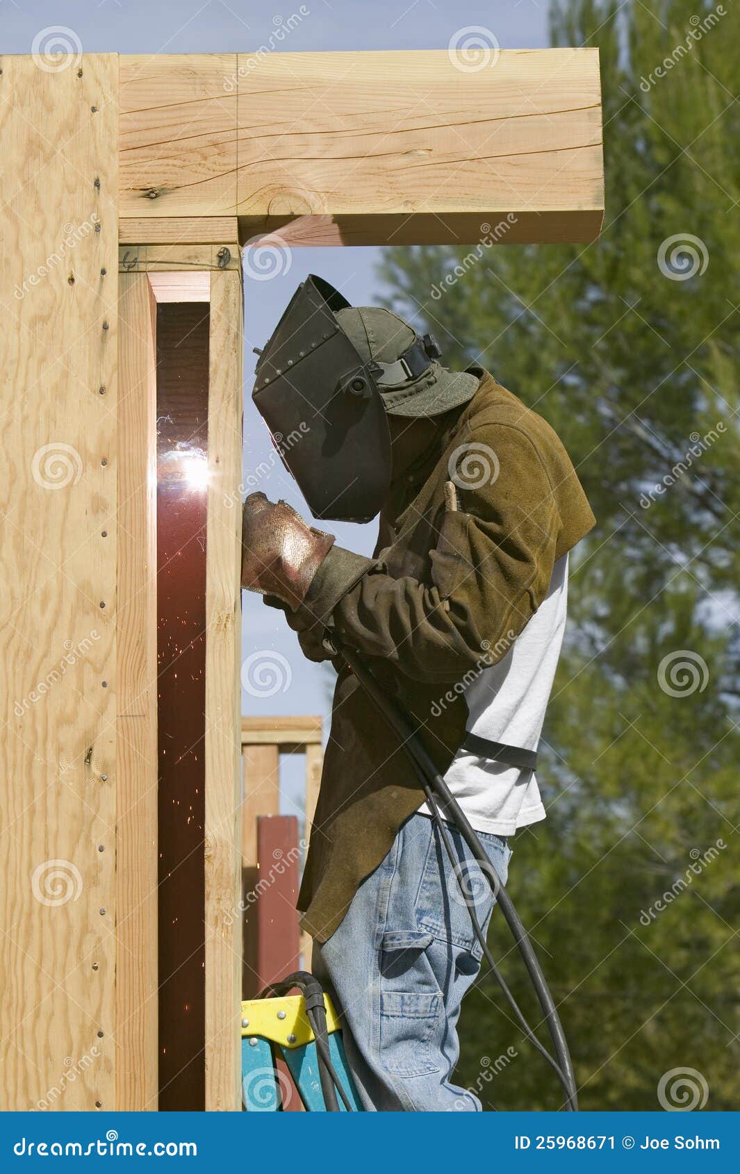 Glowing Light of Welder Welding Steel Beam Editorial Photo - Image of ...